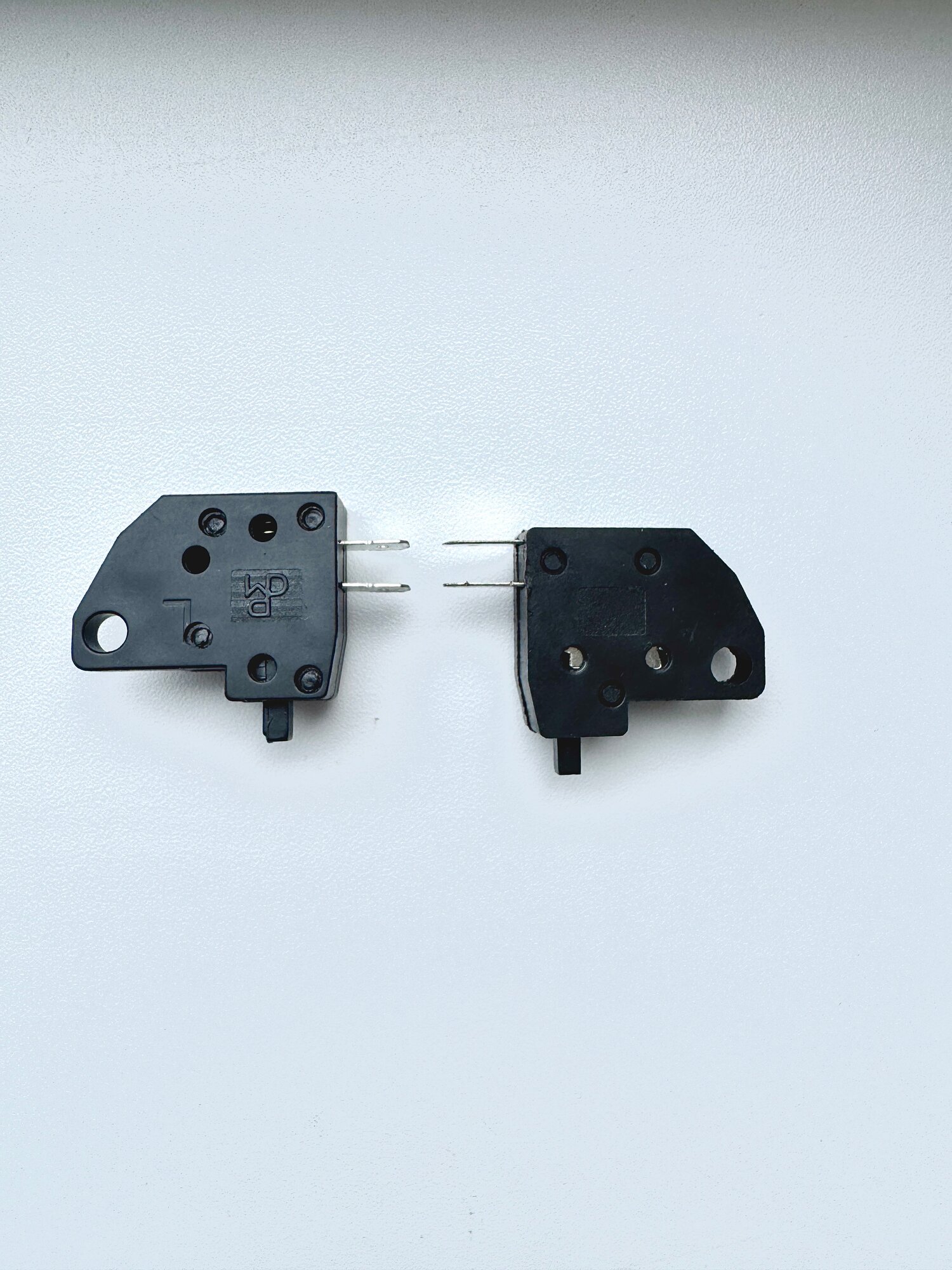 Датчики стоп-сигнала гидравлического тормоза для мотоцикла, мопеда, скутера (лягушки) левая (1 шт.) + правая (1 шт.).