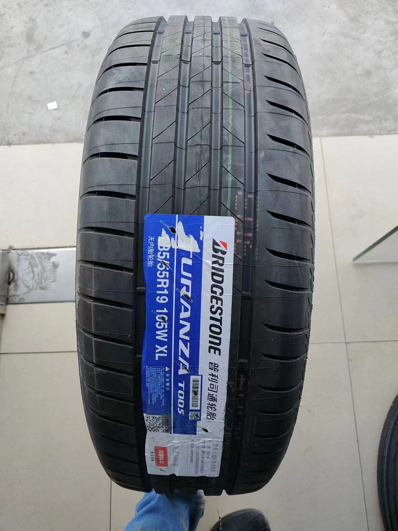 Автомобильная летняя шина Bridgestone Turanza T005 235/55 R19 105W XL