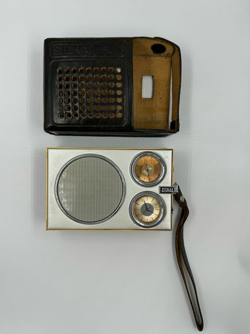 Бытовой прибор- Радиоприемник транзисторный сигнал (SIGNAL)- 601 с часами В родном чехле СССР Рабочий Редкий