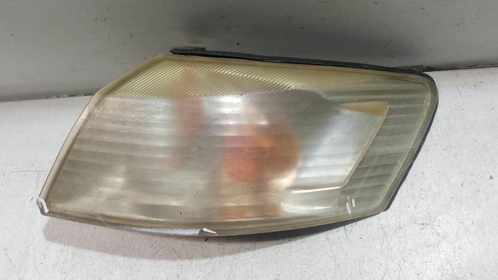 Указатель поворота левый Toyota Mark II