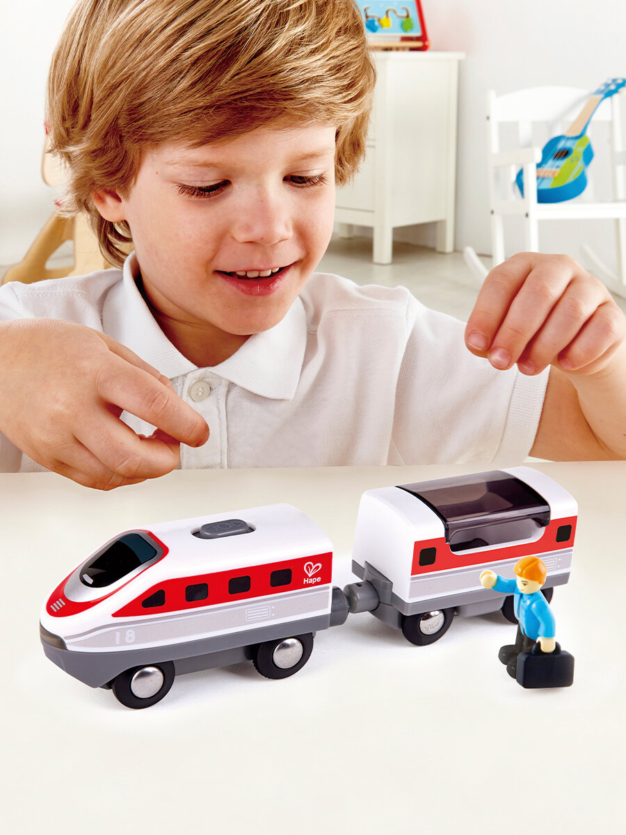 Игрушка поезд на батарейках Hape "Интер Сити", свет, движение вперед-назад E3774_HP