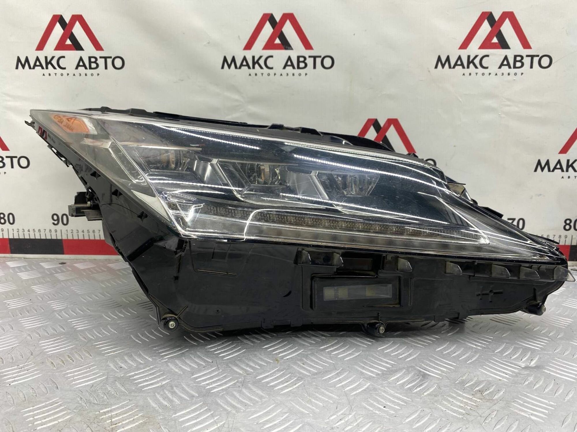 Б/У фара (фонарь, оптика) передний правый Lexus