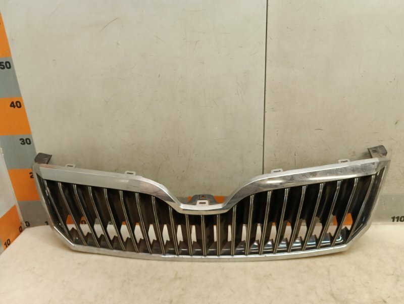Б/У После 2013 года Решетка радиатора Skoda Superb 2 415565 VAG арт. 3T0853668B