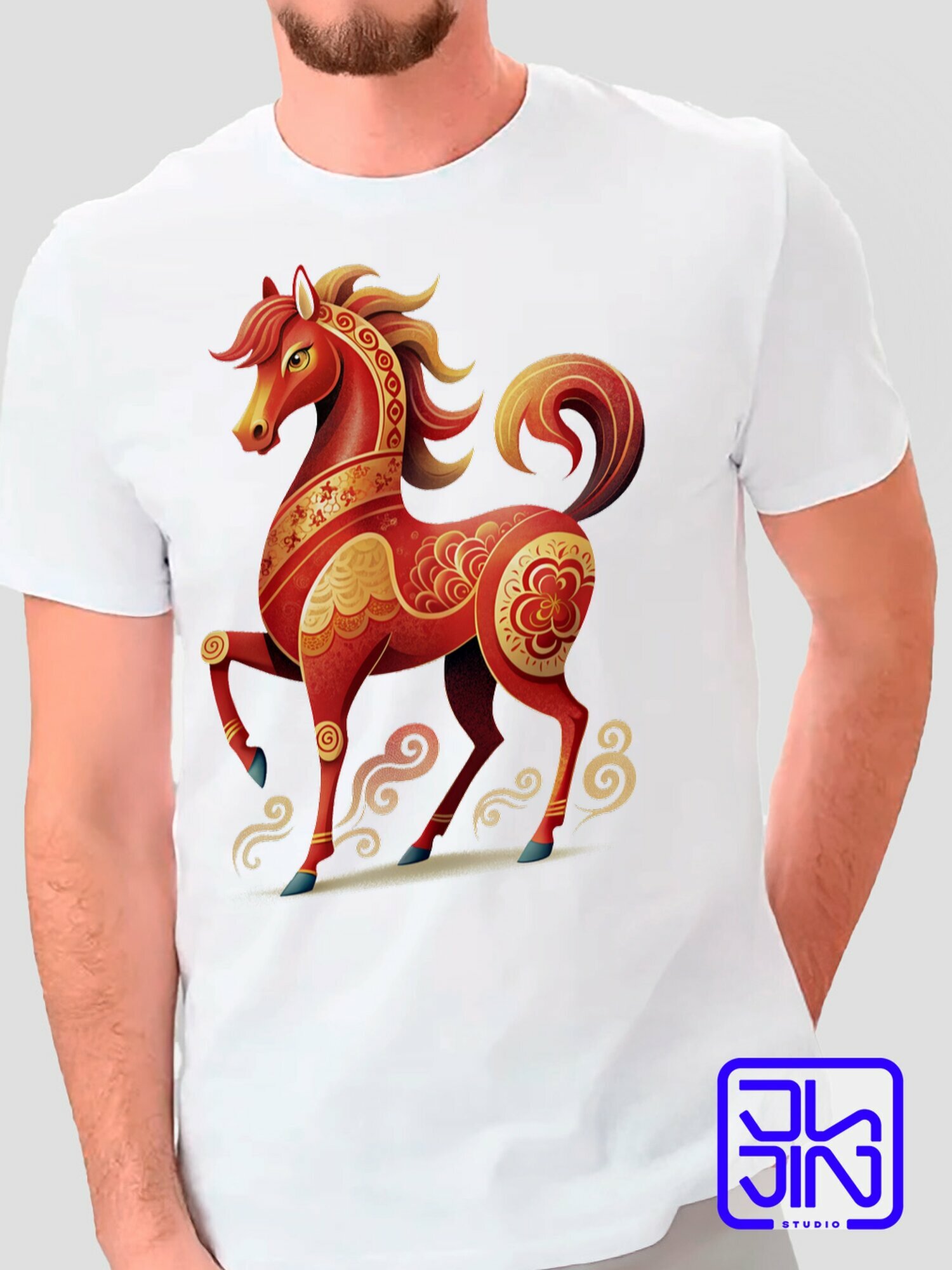 Футболка классическая мужская с авторским принтом Красная бордовая лошадь с этническим орнаментом и золотыми облаками, белый хлопковый трикотаж с прикольным рисунком на груди