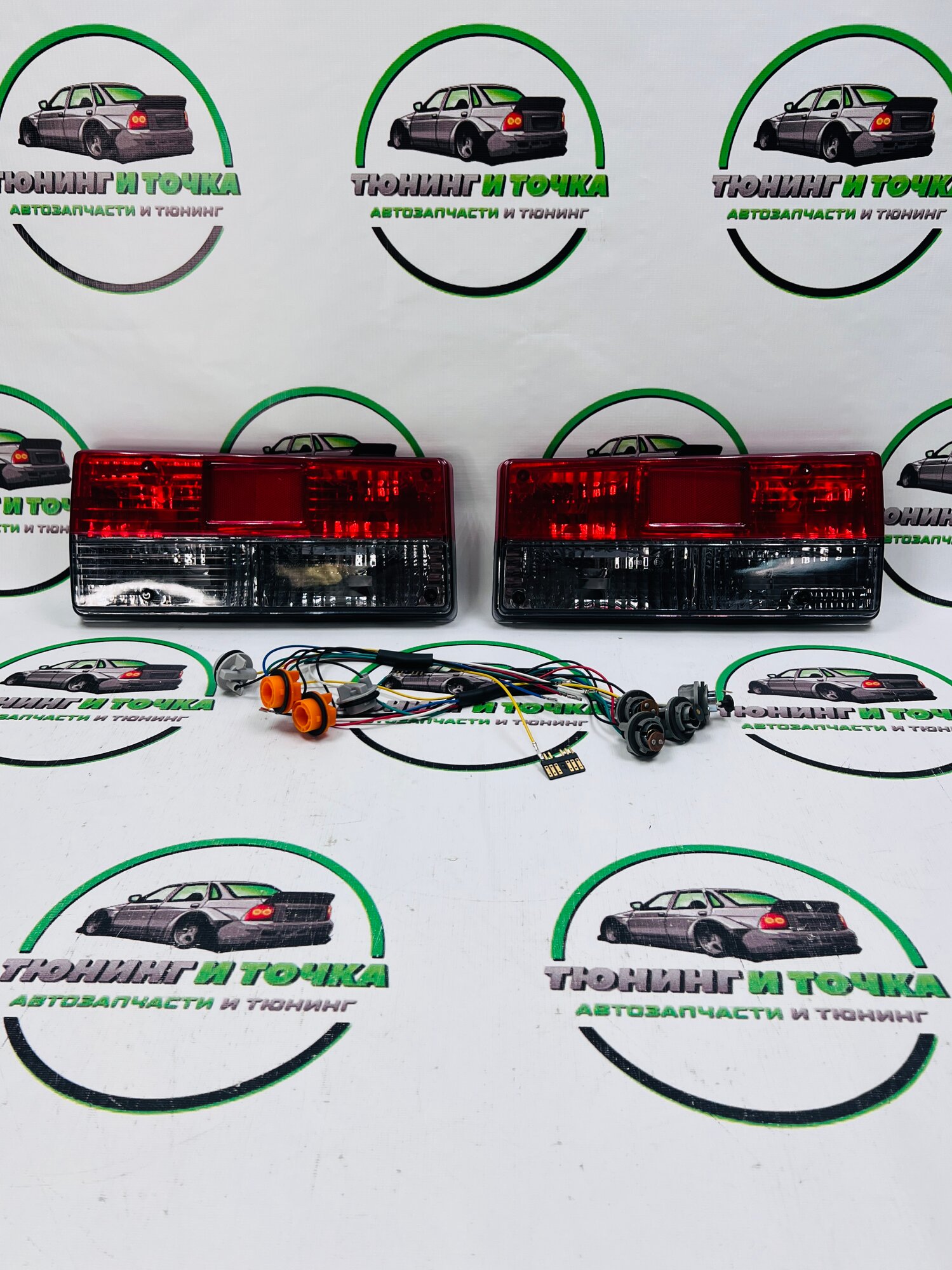 Фонари в сборе (хрустальные) ВАЗ 2105, 2107 (красно-черные) под патроны