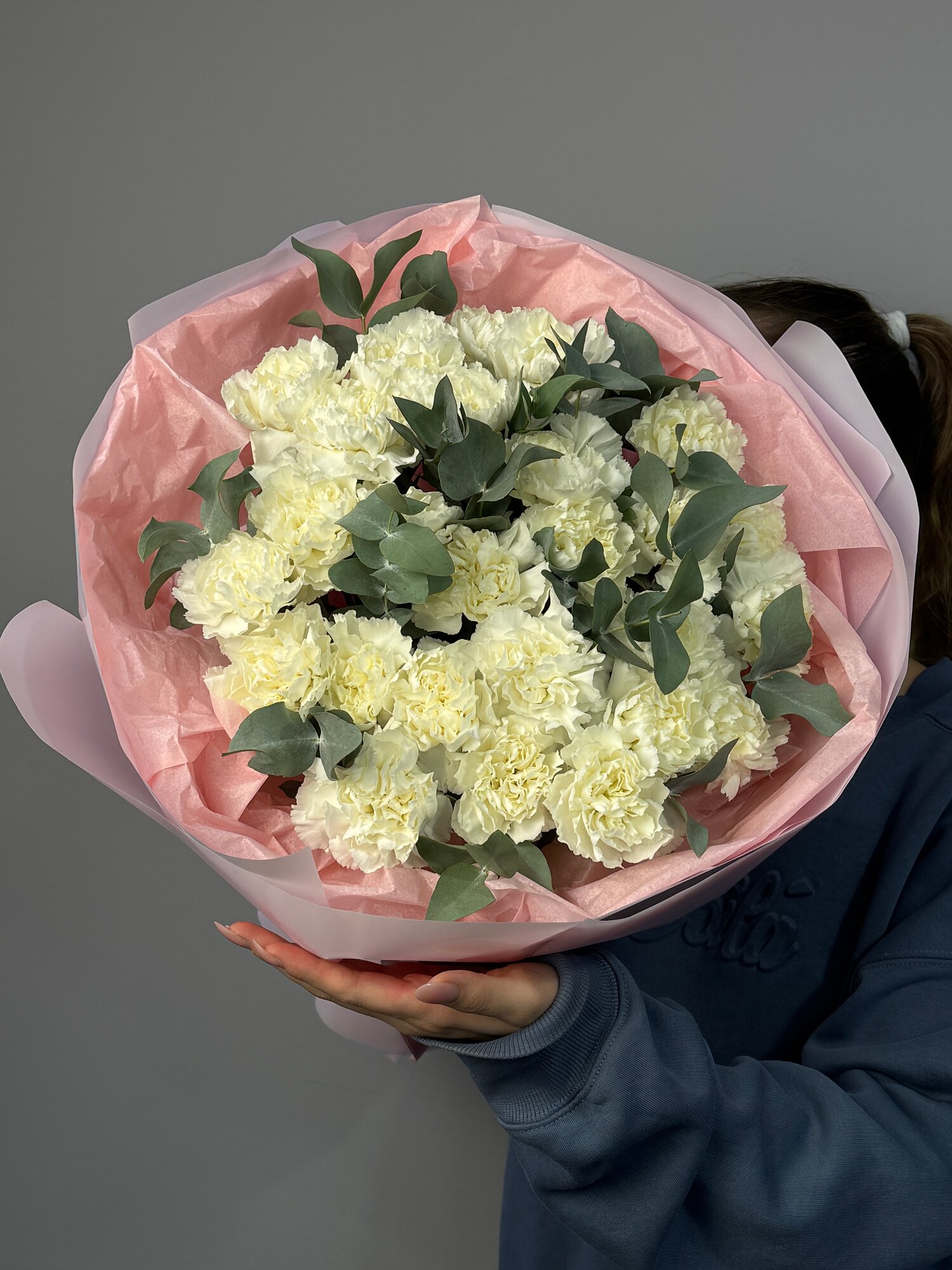 Букет WEST FLORA "Гвоздика Голландия", 20 шт, 35х40 см, 600 гр, белые