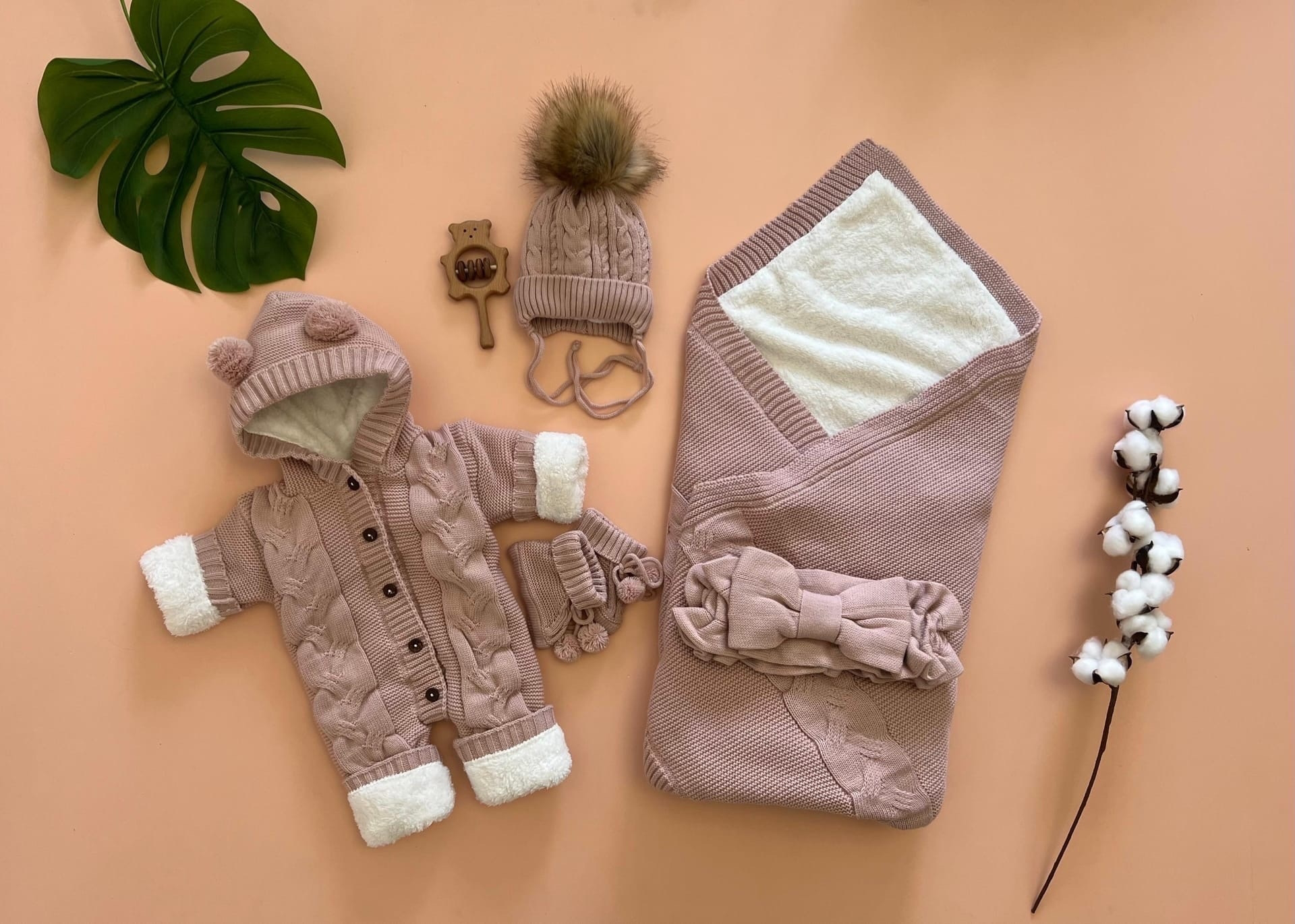 Конверт для новорожденных на выписку теплый вязаный 8 предметов в роддом Лаванда
