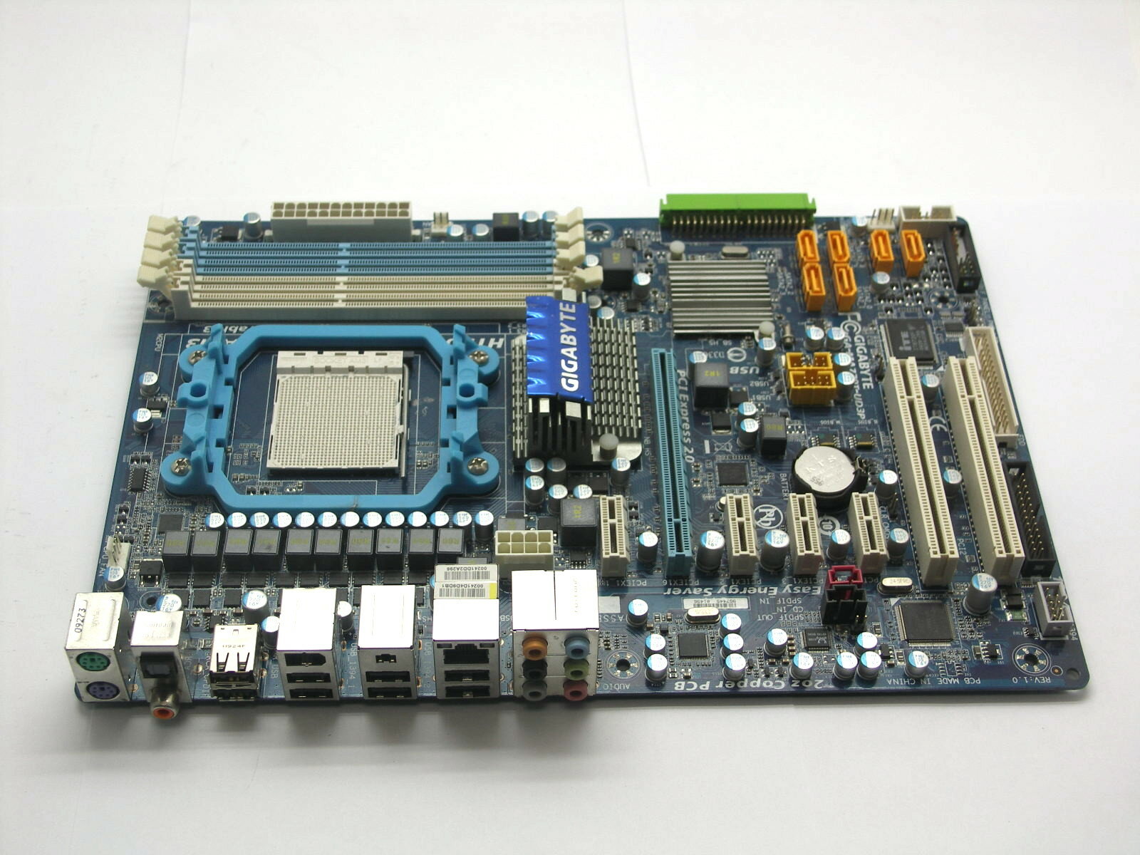 Материнская плата S-AM3 Gigabyte GA-MA770T-UD3P, AMD770/4xDDR3/1394/SATA/Sb/Lan/ATX, без планки