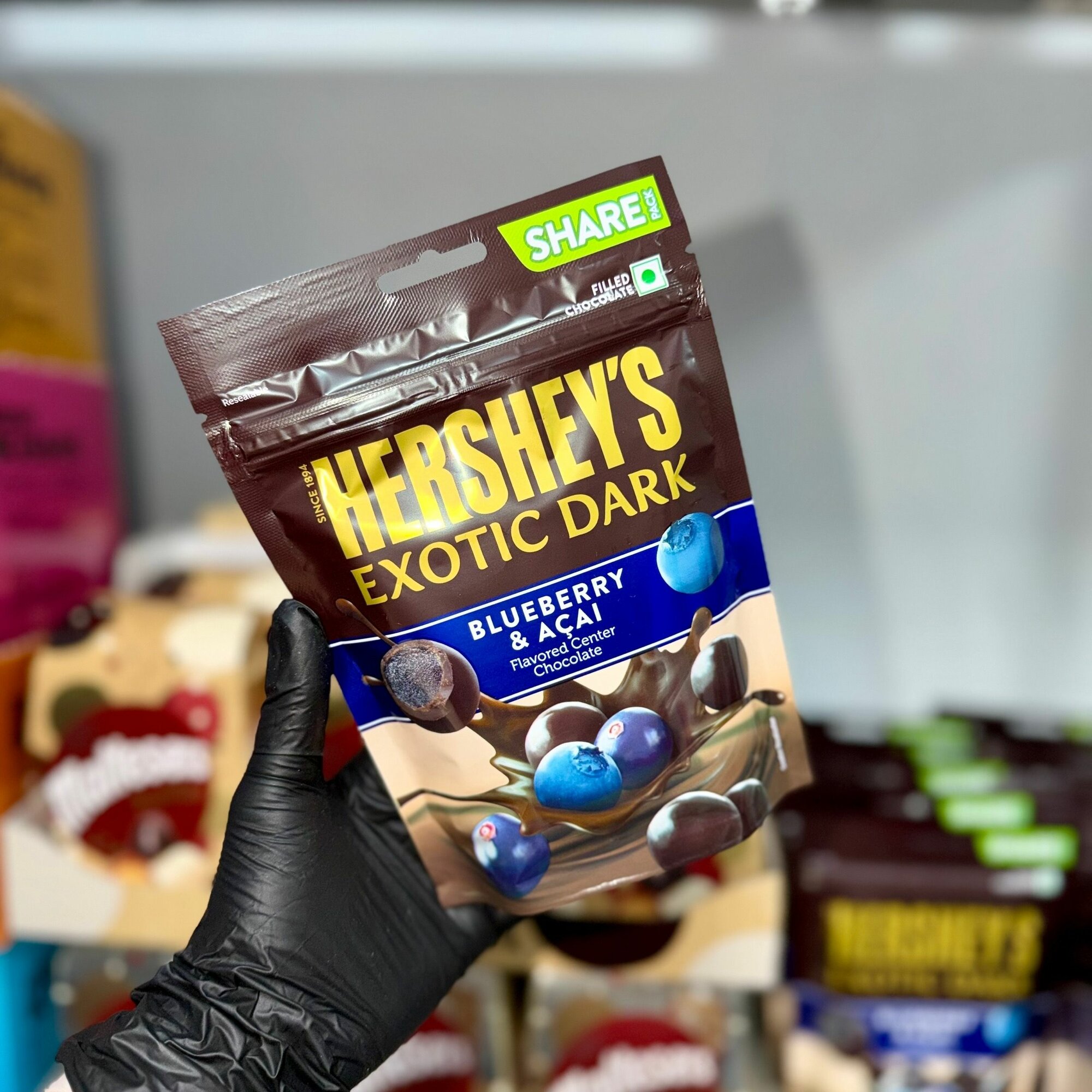 Конфеты Hershey's Exotic Dark Blueberry & Acai/Хершес Голубика и Асаи 100 гр.