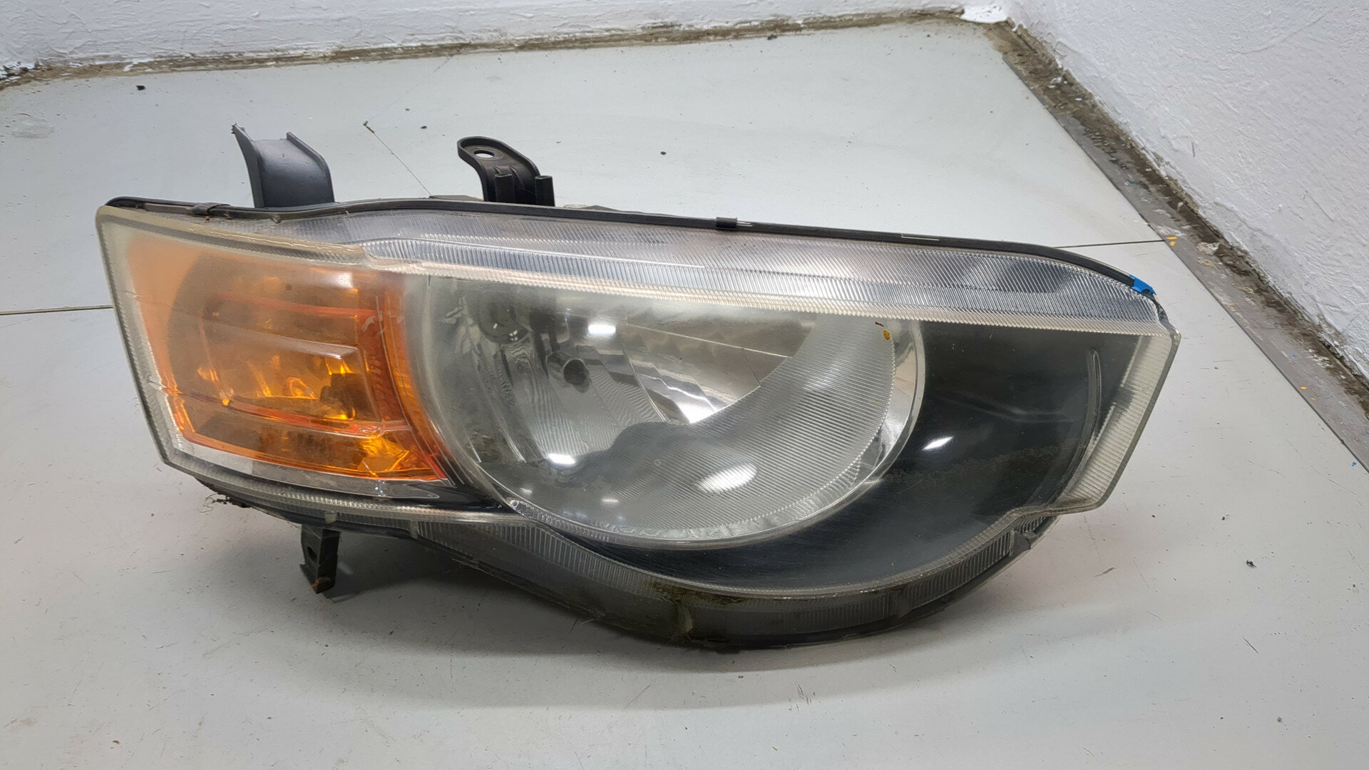 Фара (передняя) правая Mitsubishi Colt Б/У