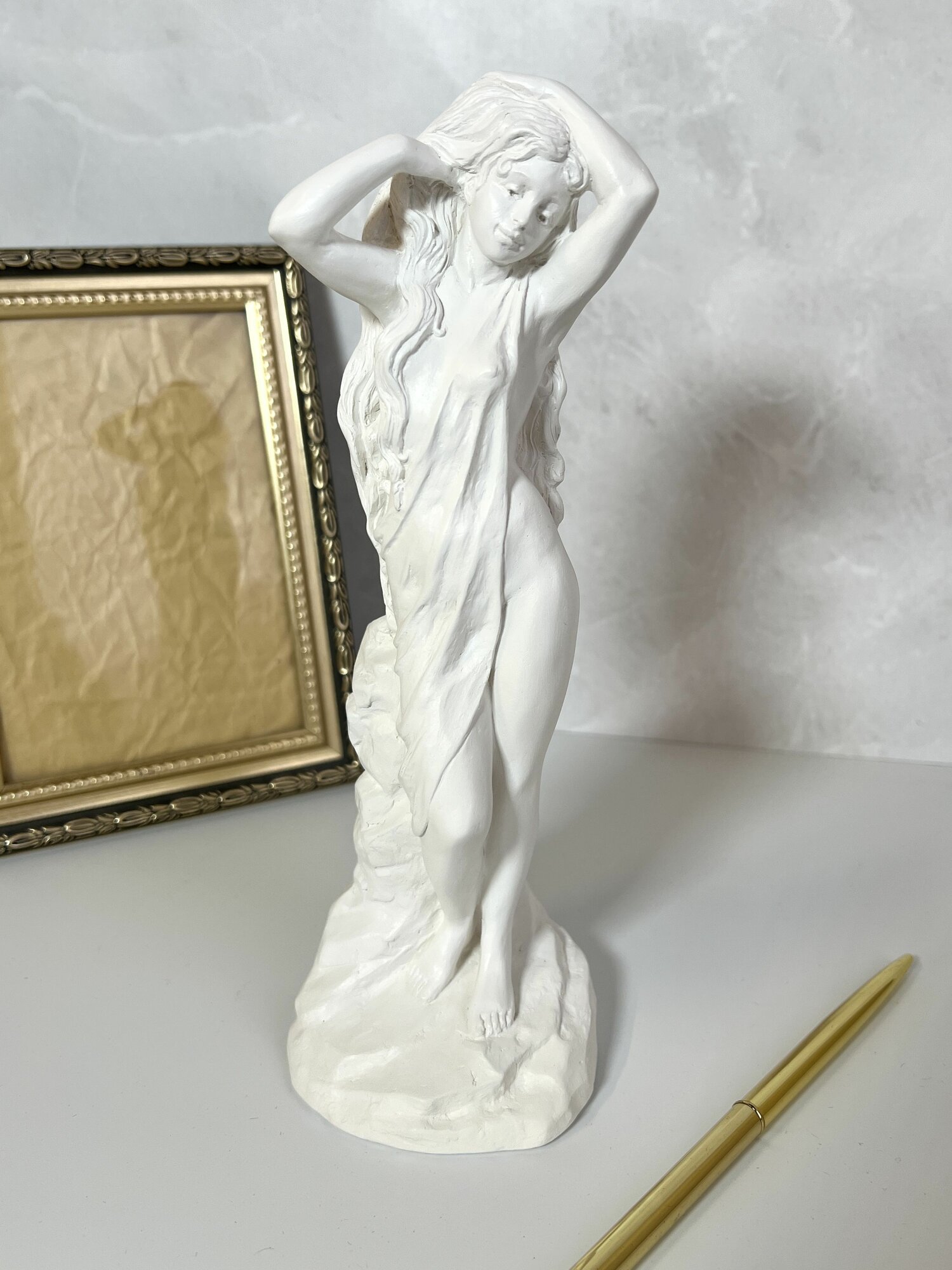 Статуэтка Афродита - богиня красоты. Высота 22см. Гипс. Цвет белый