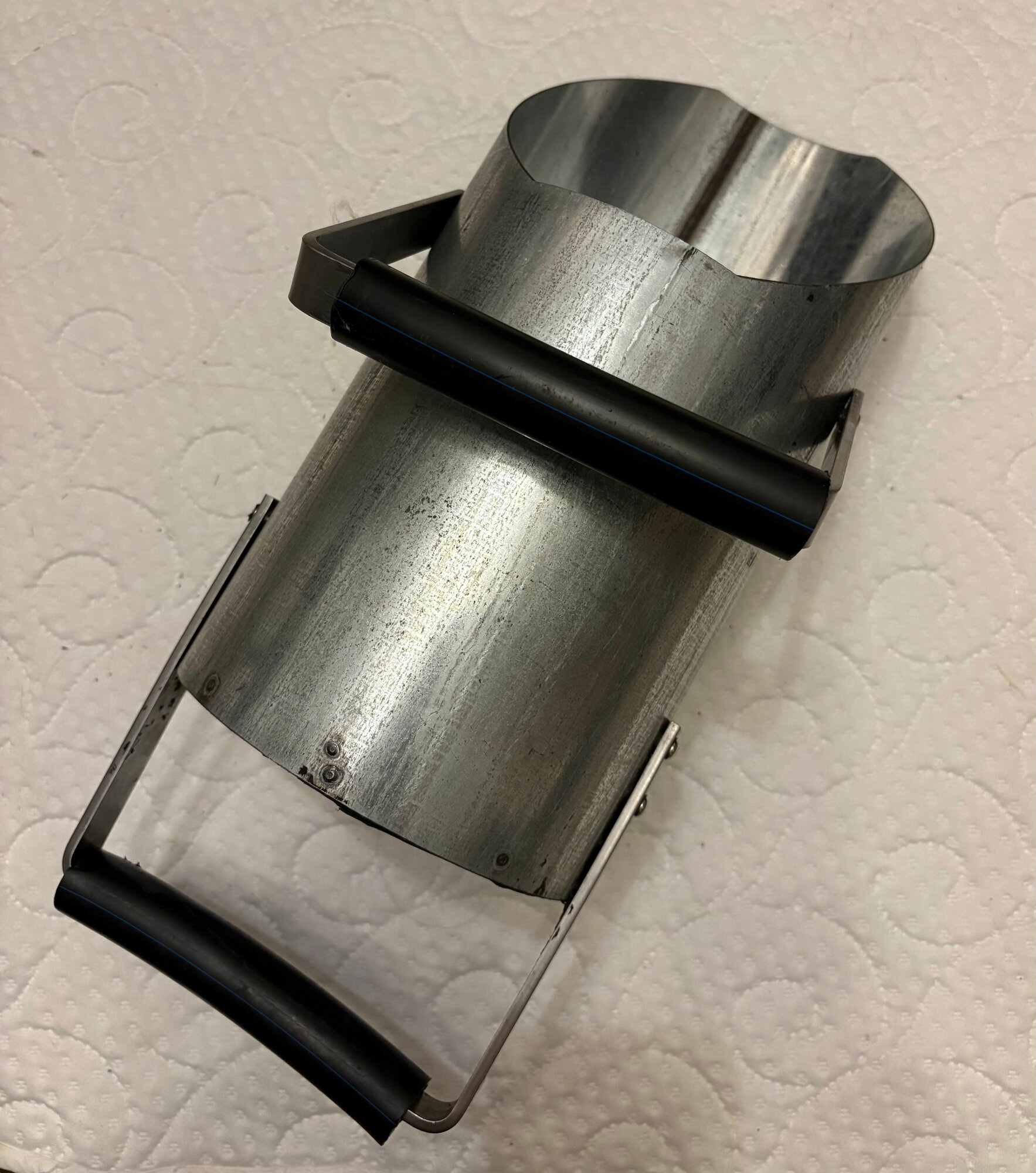 Совок для песка (цемента) с 2-я ручками для быстрого заполнения мешков — фото 1