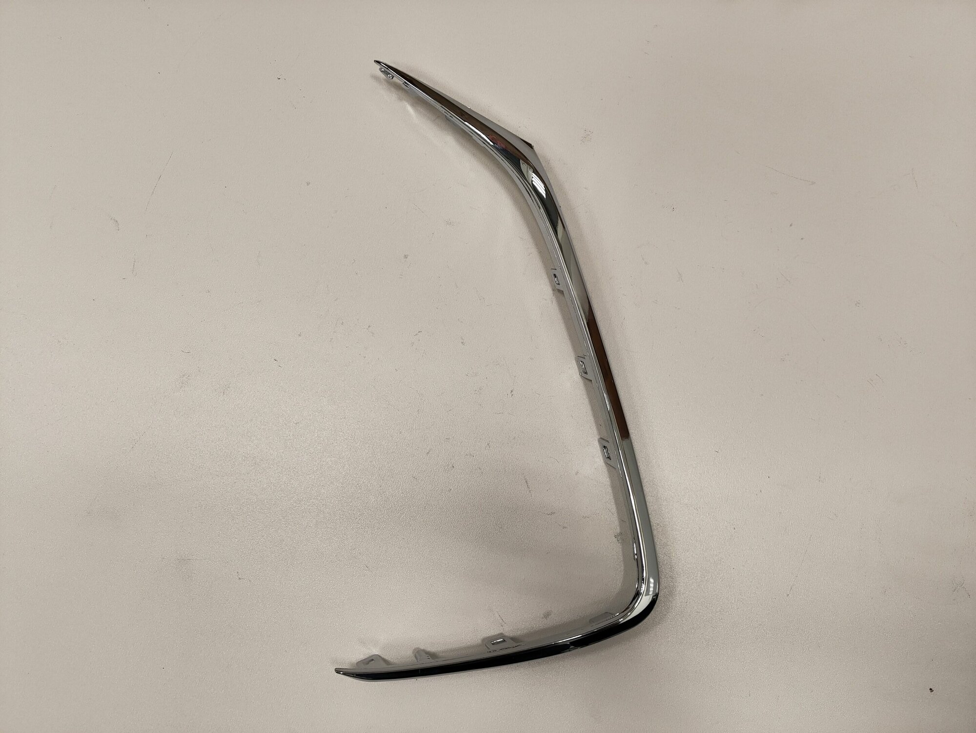 Молдинг бампера переднего правый (хром) Changan Alsvin [1.5 16V 5AMT седан] B511F2713010800