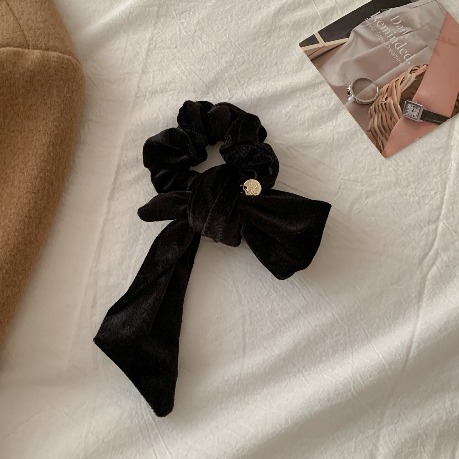 Кольцо для волос "Асимметричный бант", черное, бархатное