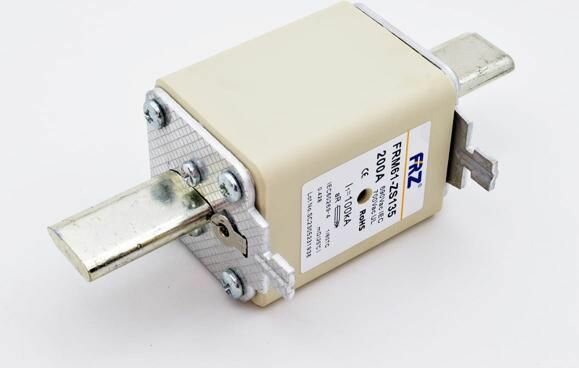 Предохранитель FRZ FRM61-ZS135 690V/700V 200A AR Предохранитель быстродействующий aR 200А 690В AC DIN1 1шт