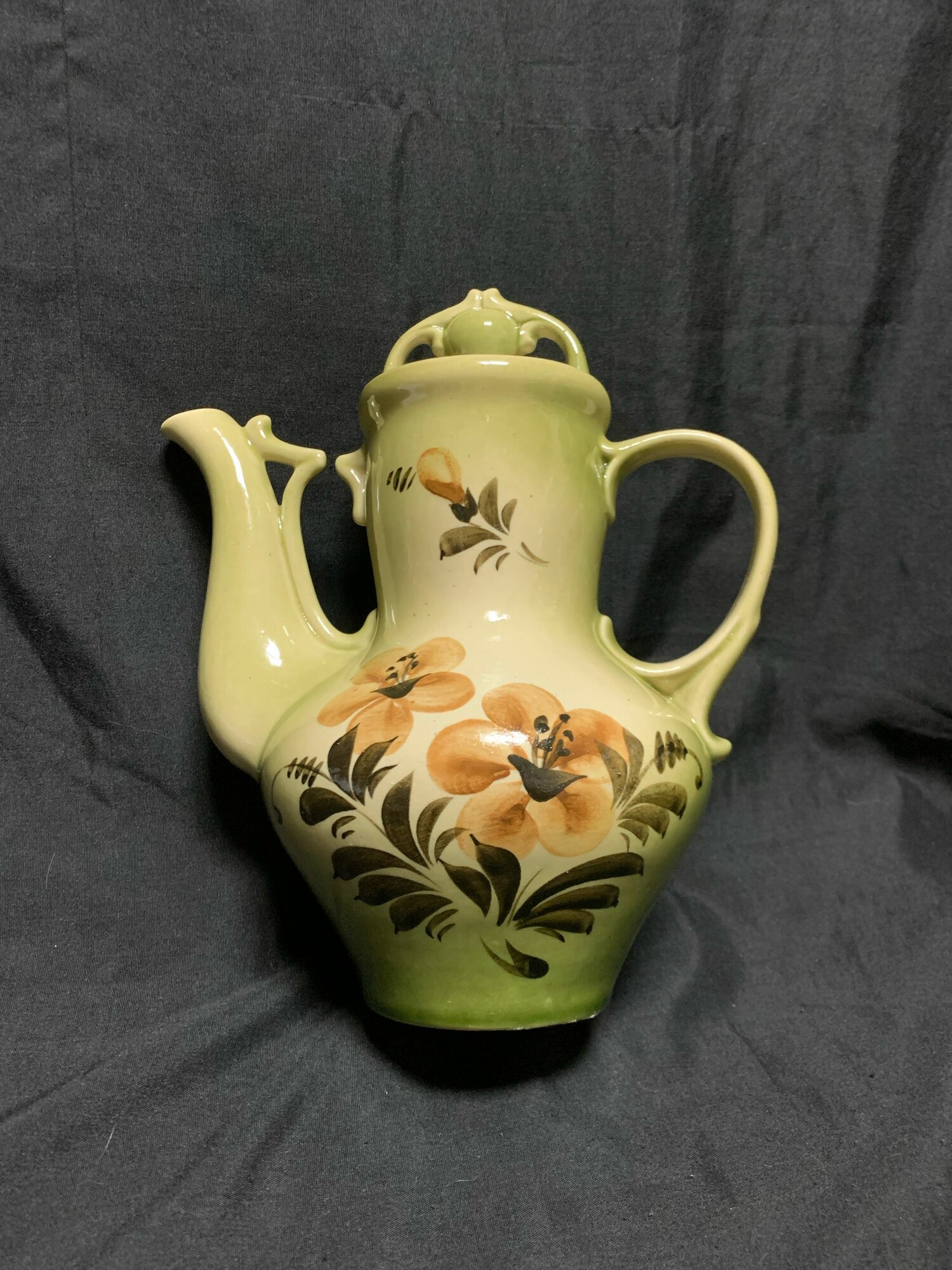 Керамический чайник с ручной росписью