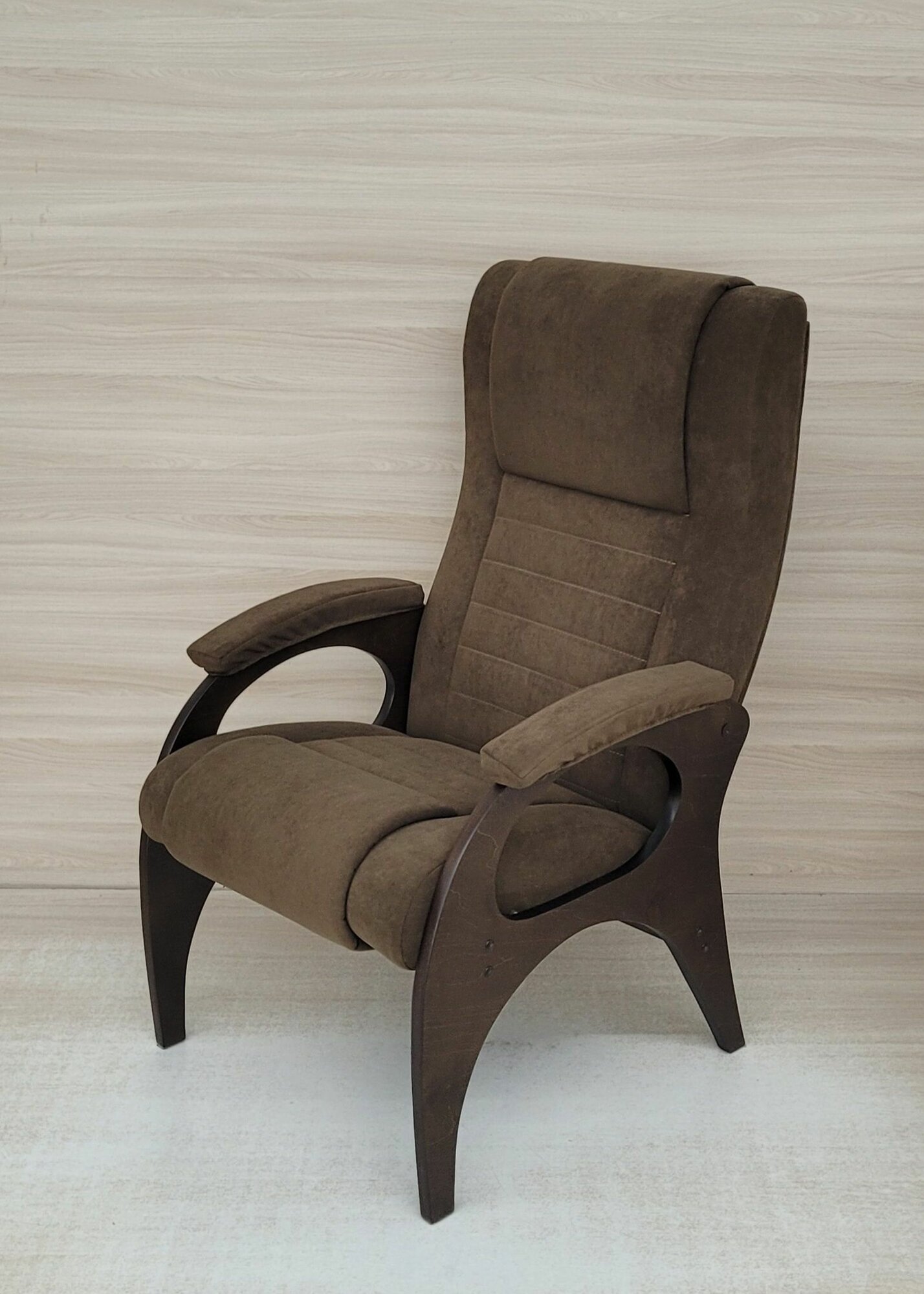 Кресло для отдыха "Уют", с наклонной спинкой, велюр, темно-коричневый/венге