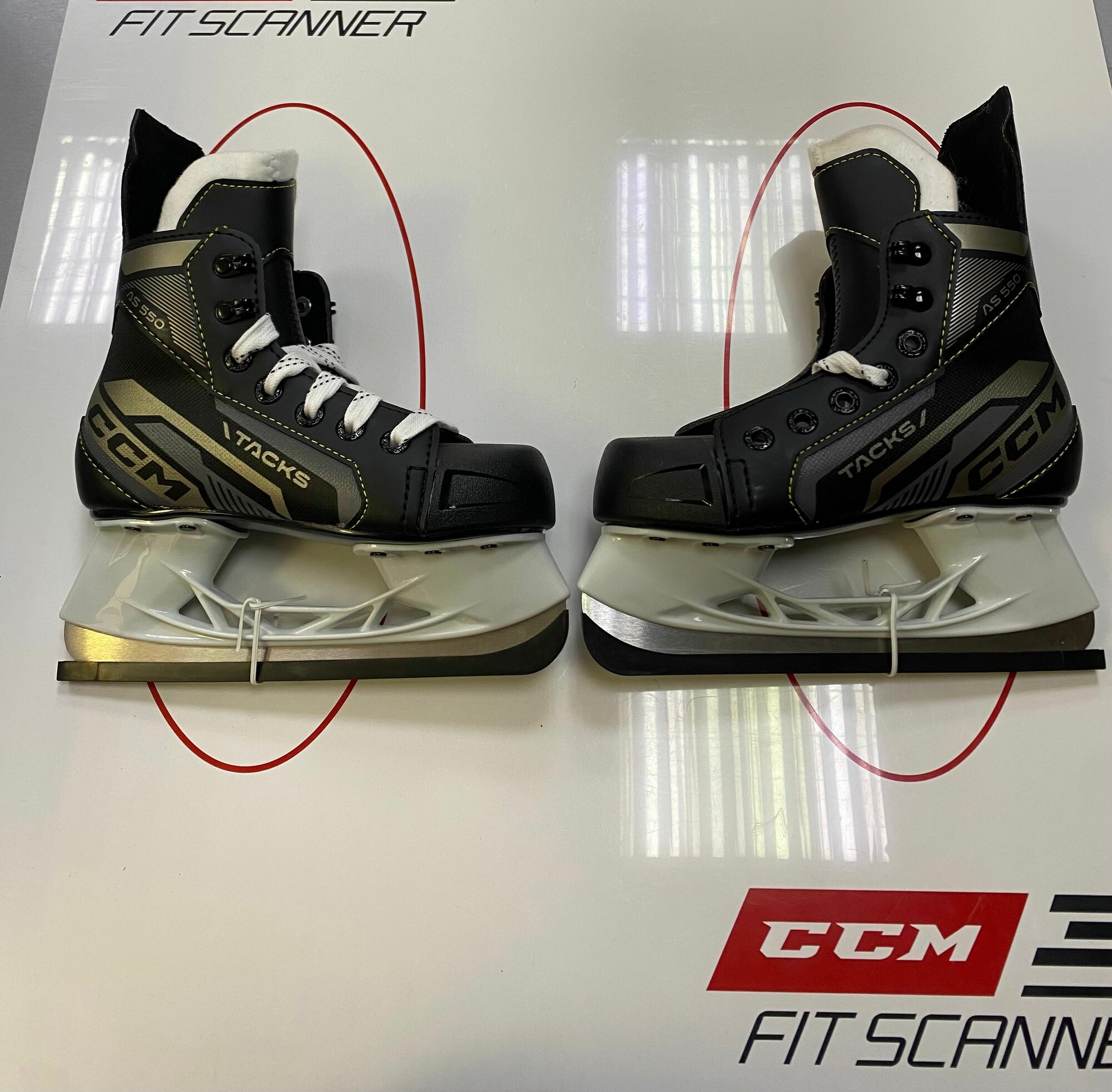 Коньки хоккейные CCM Tacks AS-550 Yth, 11.0 Regular D