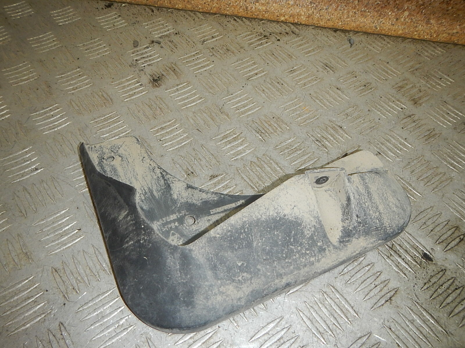 Б/У Брызговик передний левый, Москвич (Moskvich)-6 (23-) Москвич 6 (23-) Царапины. 602885 Москвич арт. D98010001FD