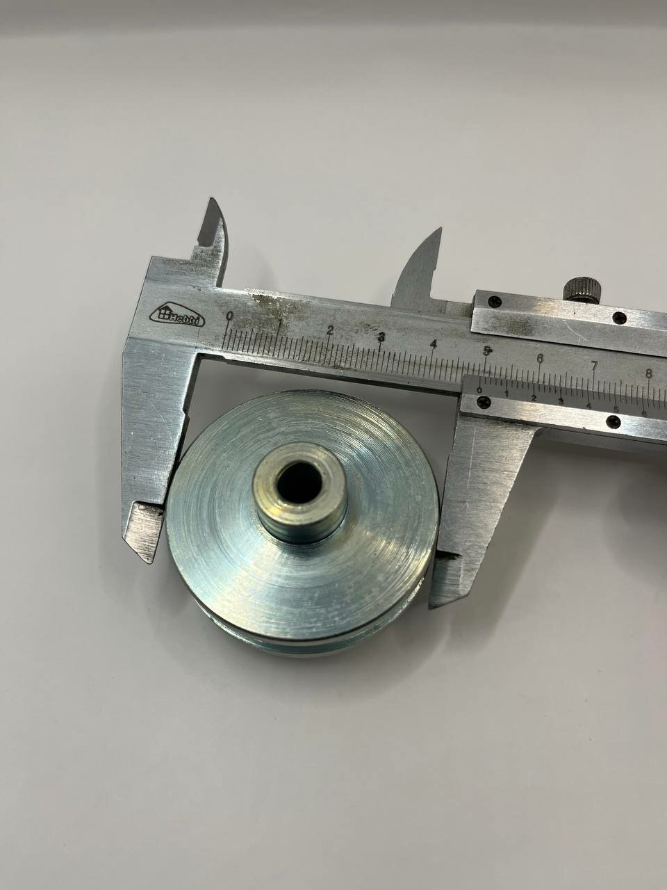 Ролик металлический под стальной трос 3-4 мм , зажим троса