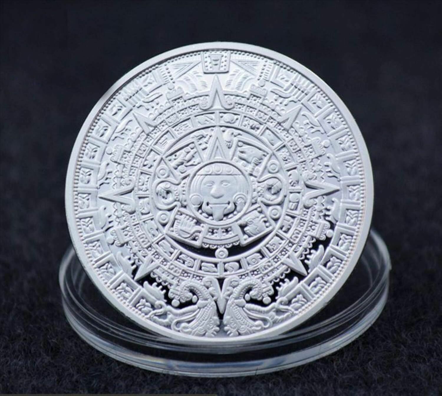 4035 Монета Календарь Мая