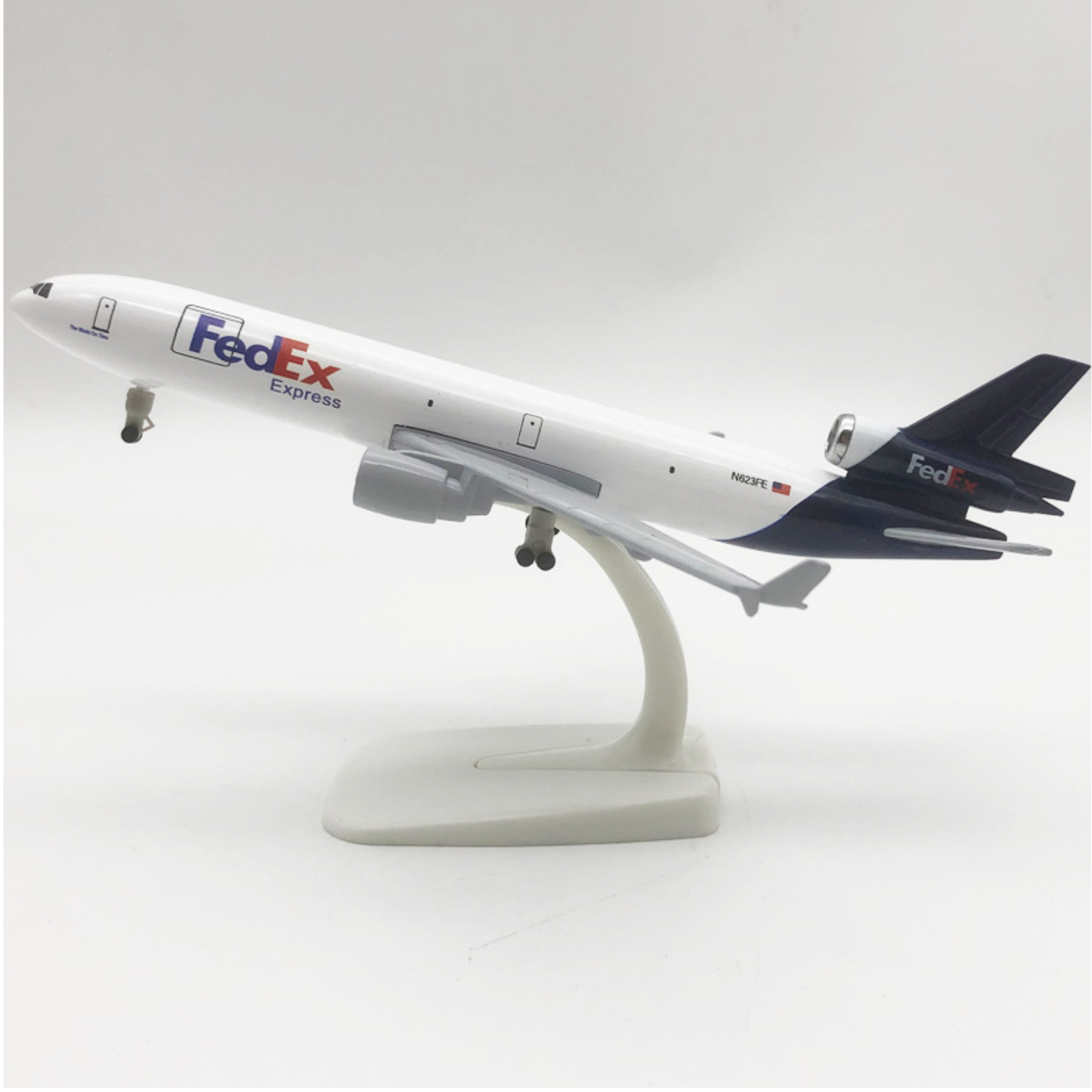 Модель самолета Fedex MD-11, 20см, металл, на подставке белый