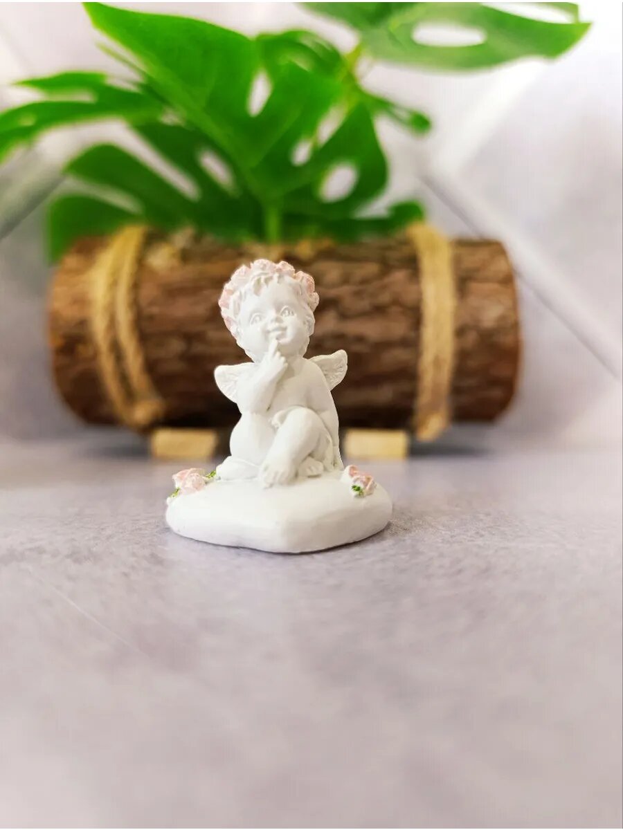 Молд силиконовая "Ангелок на сердечке". Высота готового изделия 4 см.