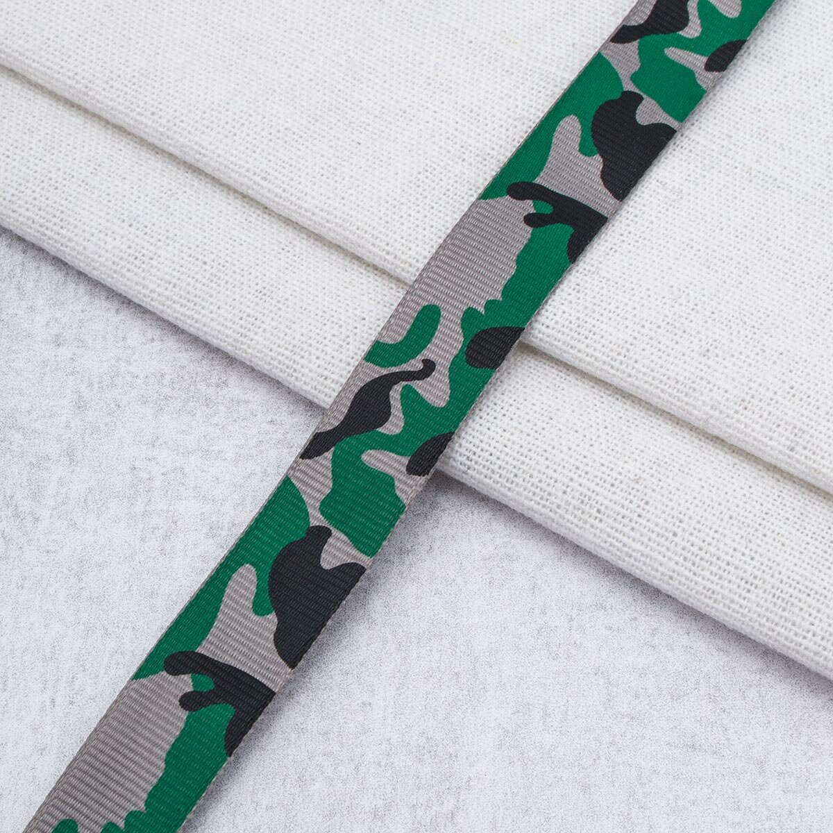 Лента декоративная для упаковки подарков, репсовая, с рисунком, 1,5 см х 45,72 м, цвет серый/черный/зеленый