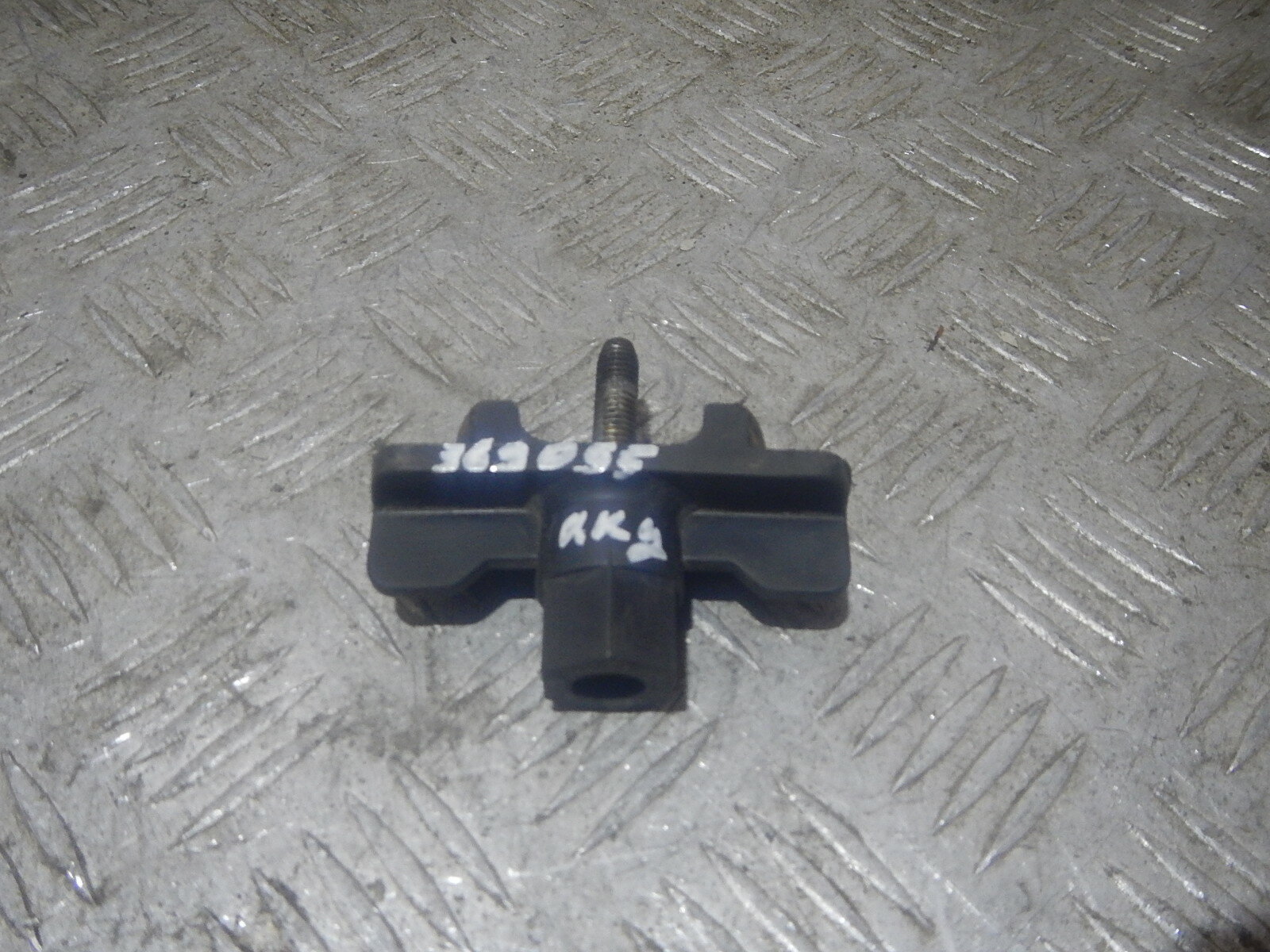 Б/У Болт крепления запасного колеса, Hyundai (Хендэ)-ACCENT (00-) HYUNDAI ACCENT (00-12) Без повреждений 369055 Hyundai-...