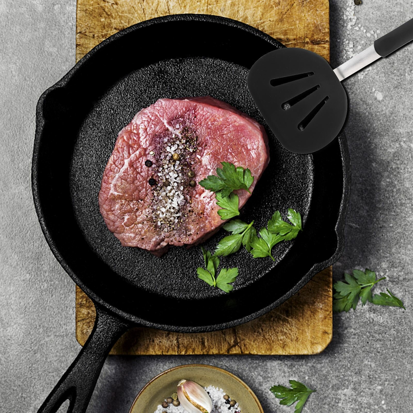 Черная кухонная лопатка из нержавеющей стали для жарки стейков и яиц