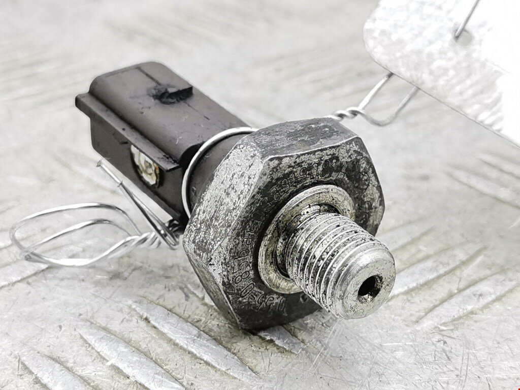 Датчик давления масла Audi A4 B8 038919081D арт. 2189093