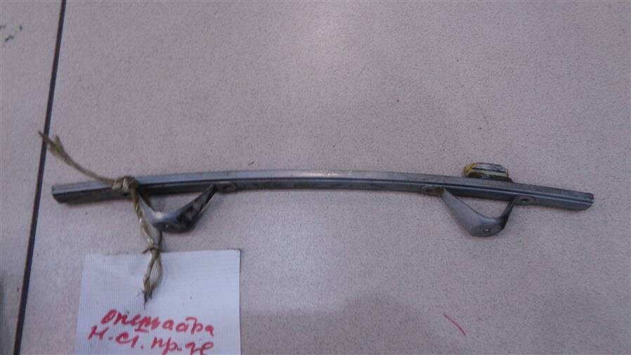 Направляющая стекла двери передней правой от Opel Astra H 2004-2014