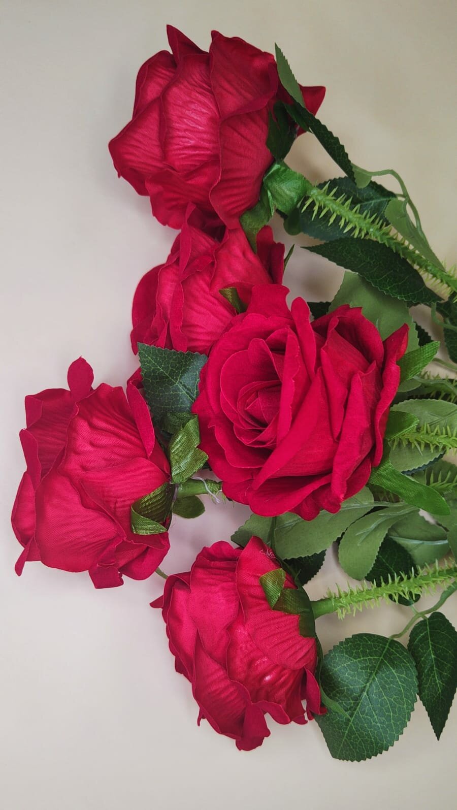 Искусственные цветы, Букет бархатных роз 5 шт, 60 см.