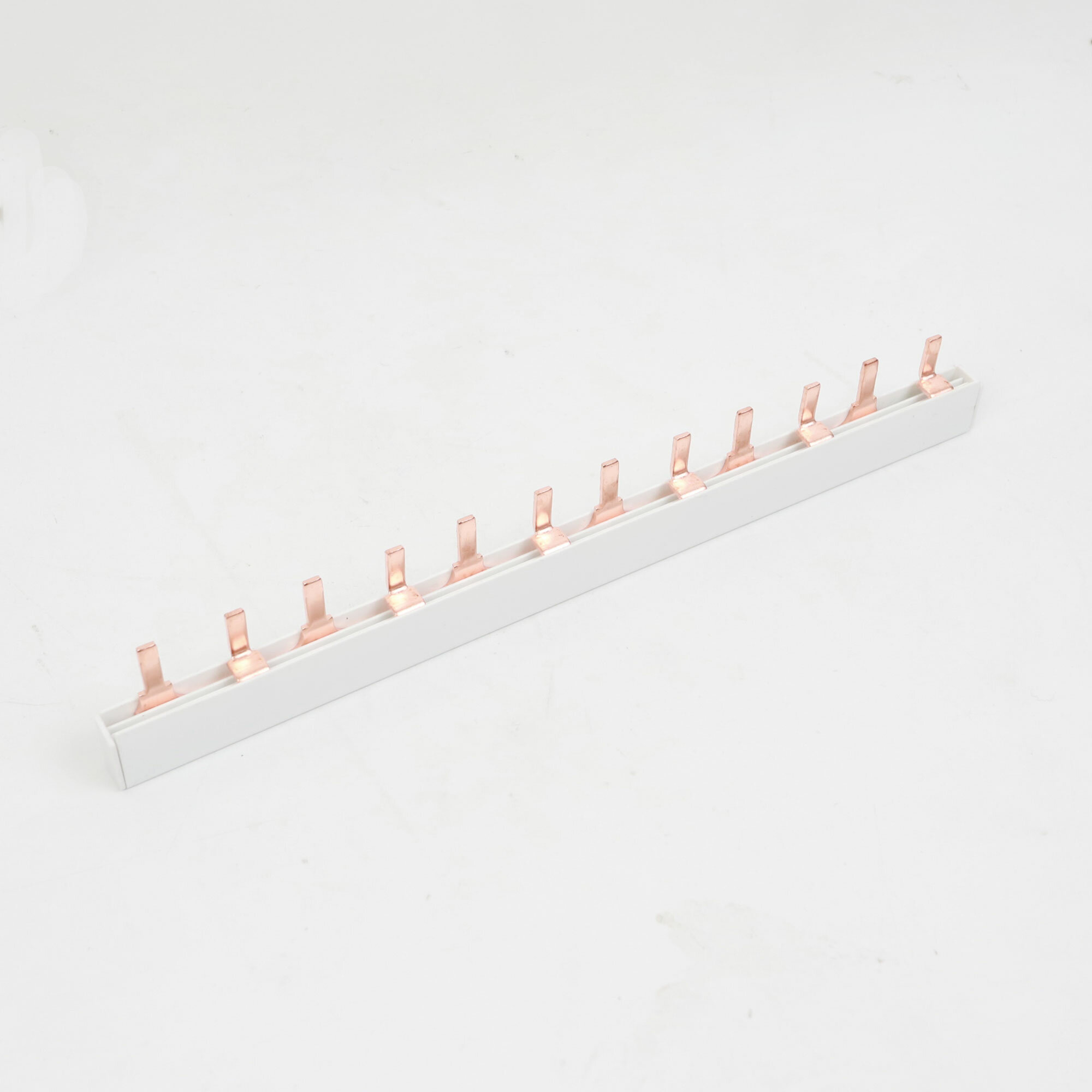 DKC Соединительная шина BBS-MD63 типа PIN, 2 полюса, 28 присоединений, для модульной аппаратуры, BBS-MD63P-2P28