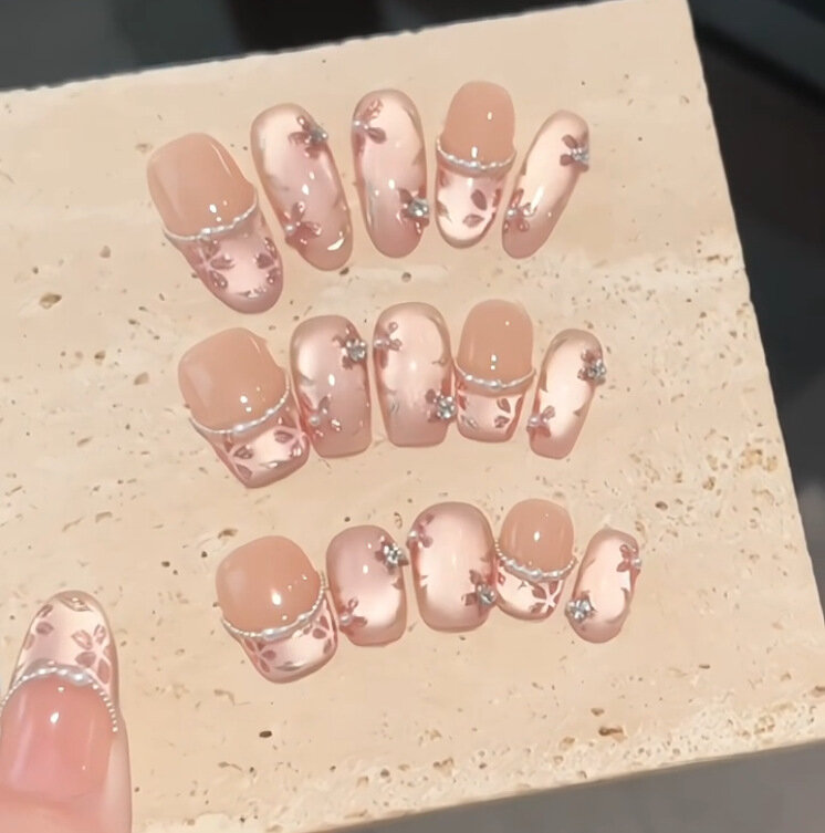 Брошь "Explosive Flower Cat's Eye" Xiaohongshu, ручная работа, белая броня