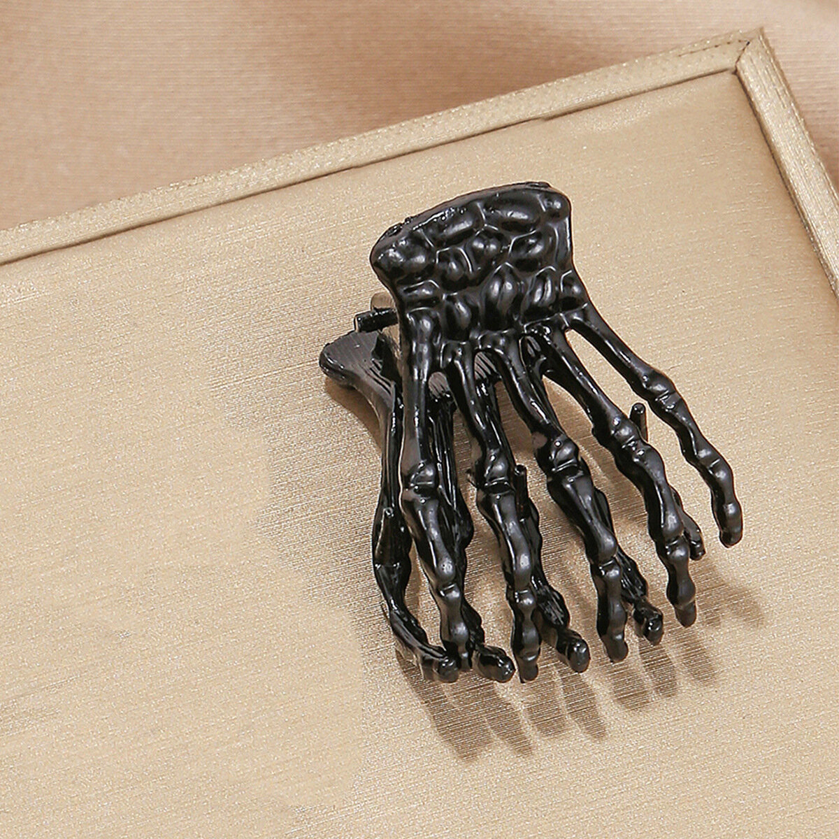 Зажим для рук "Маленький череп", металлический, черный