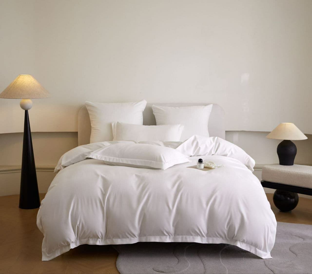 Комплект постельного белья евро Бархатный сатин простыня на резинке - Белый