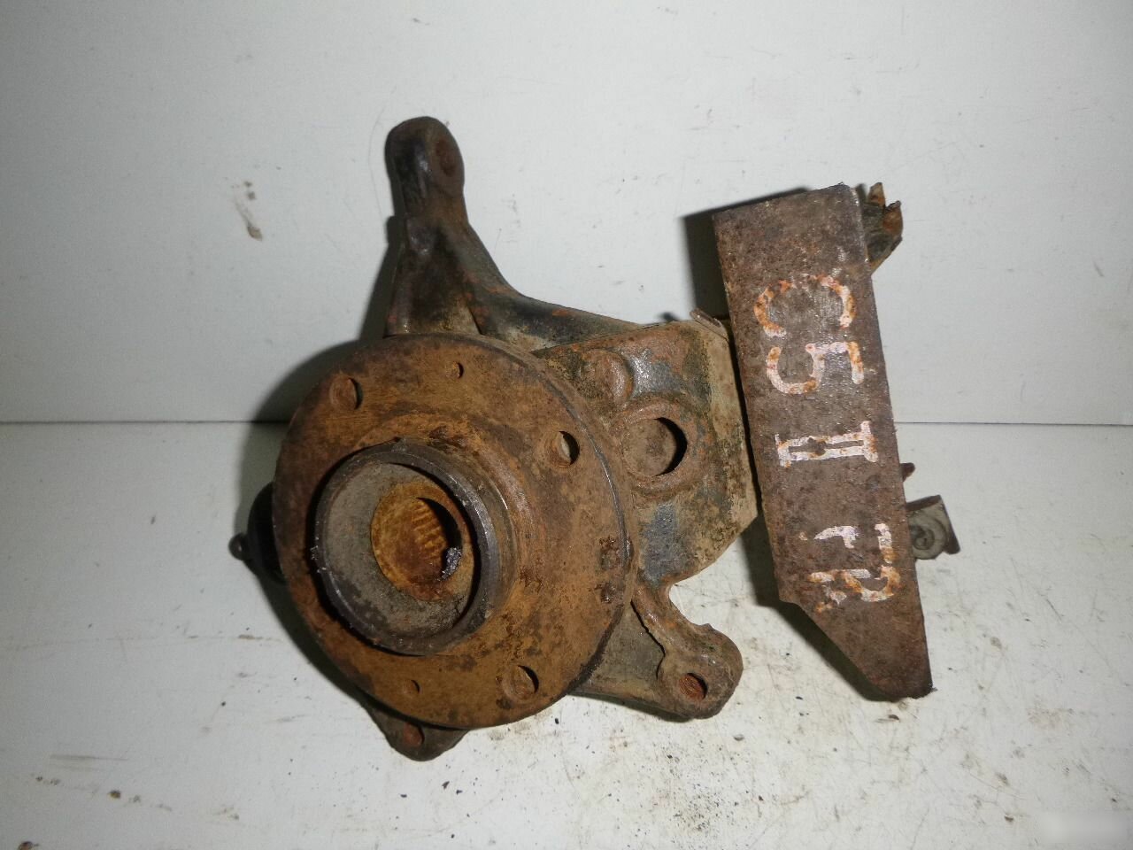 Кулак поворотный передний правый Citroen C5 I (2001—2004) 364764