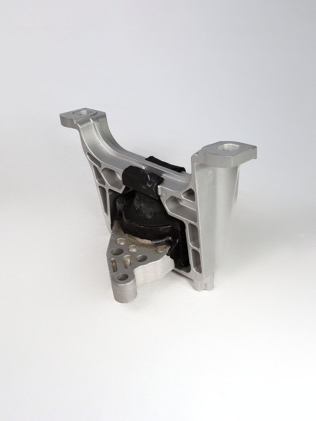 Подушка двигателя Mazda B38M-39-060B