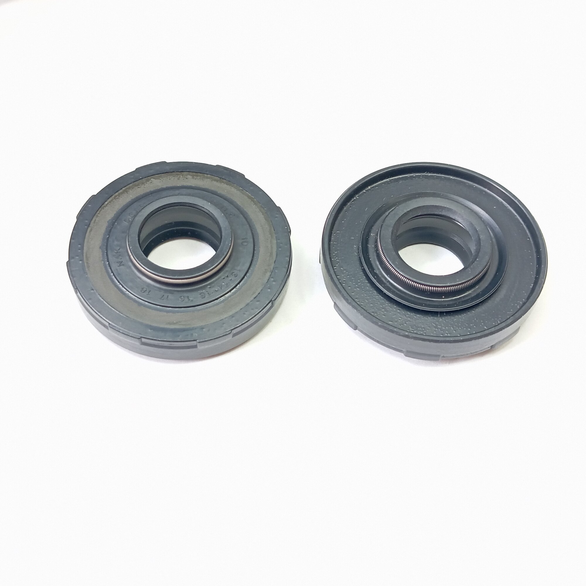 Сальник стойки амортизатора 16x42.2x6.5/11.8 DC4S NBR-80-K-86/X1/C. S NAK (манжета армированная)