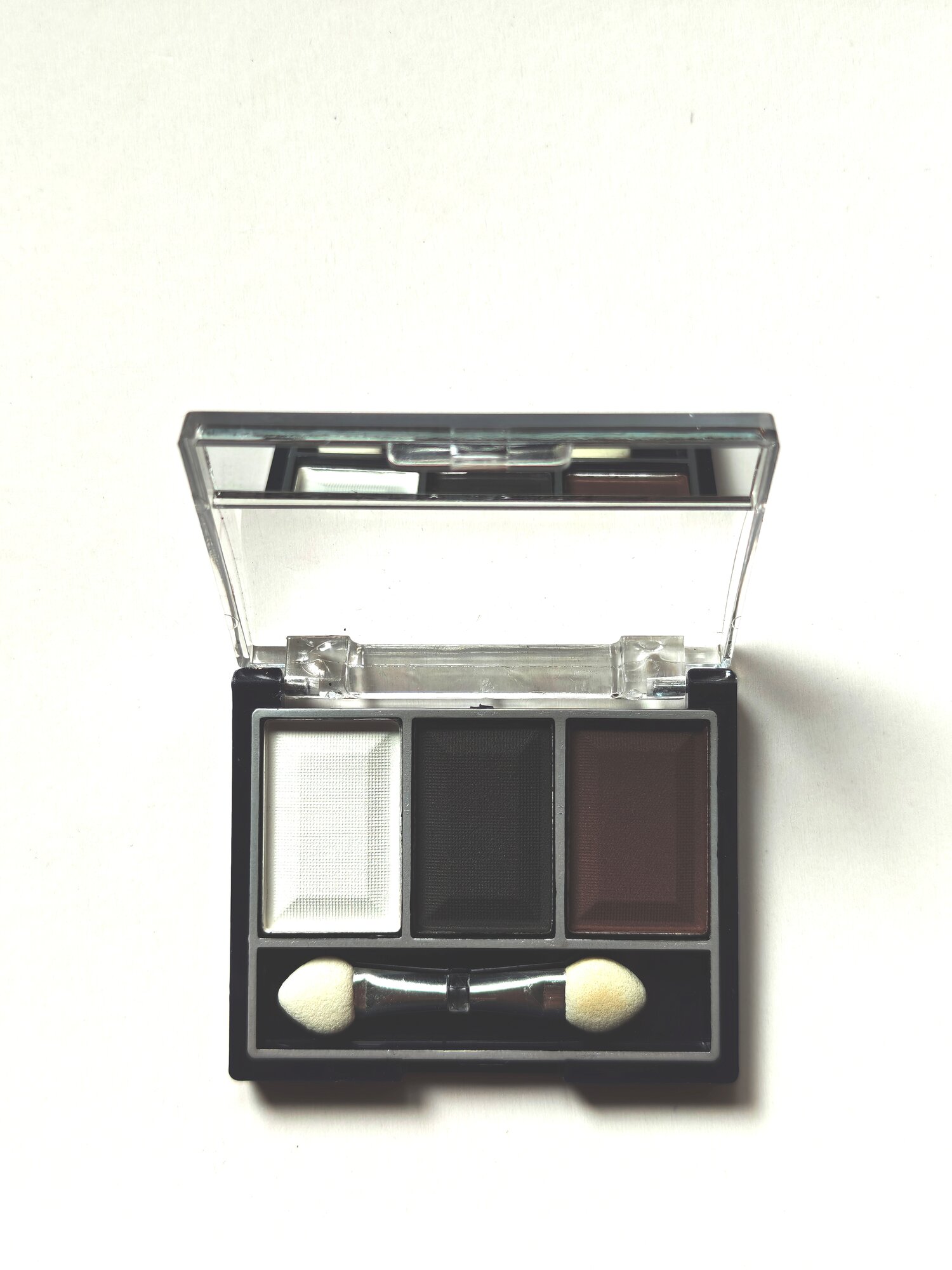 MildLook Тени для век 3 цвета палетка №11 матовые, с аппликатором и зеркальцем