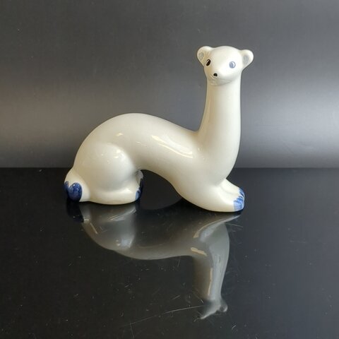 Статуэтка "Горностай", фарфор, роспись, Конаковский завод им. М. И. Калинина (ЗиК "Конаково"), автор Ш. Шуквани, СССР, 1974-1991 гг.