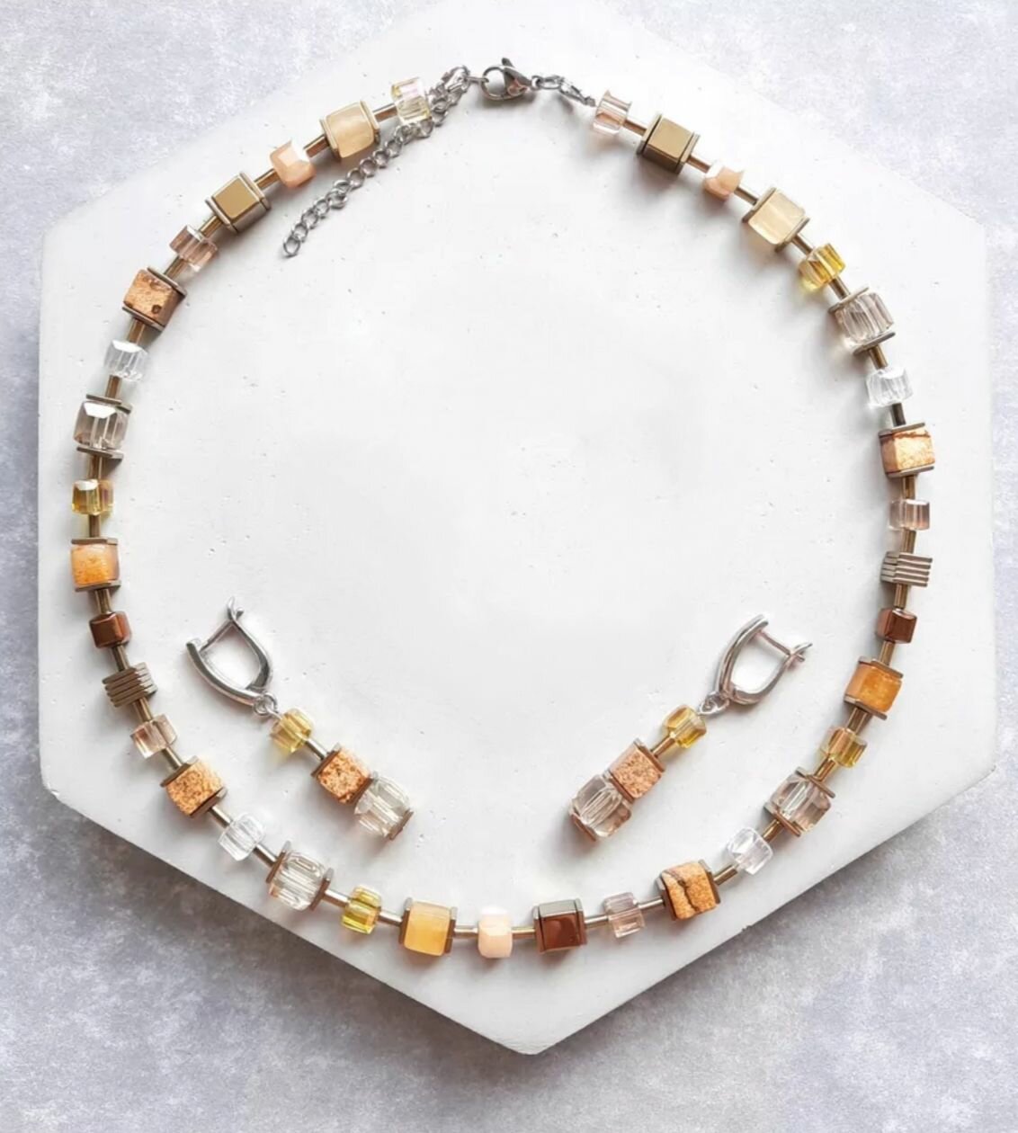 Комплект бижутерии: колье, хрусталь