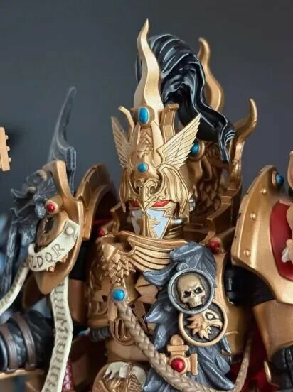 Игрушки Модель шлема JOYTOY 1/18 Warhammer 40000 Legio Custodes Constantin Valdor Helmet
