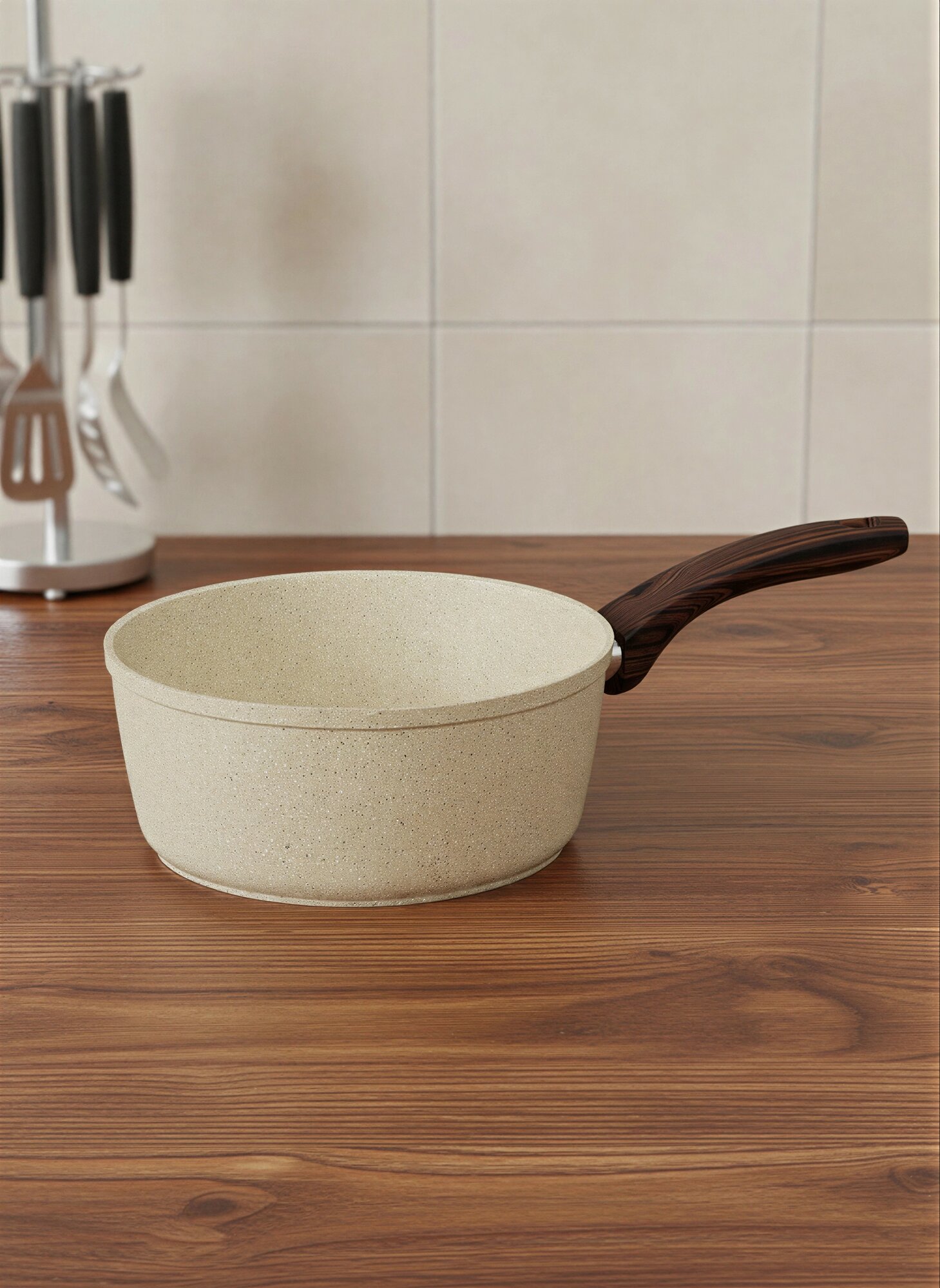 Ковш а/п литой 1 л с индукционным дном, d 16 см, цвет: кремовый гранит Rashel