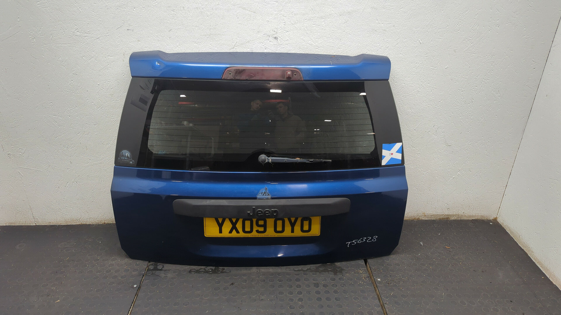 Крышка (дверь) багажника Jeep Patriot Б/У