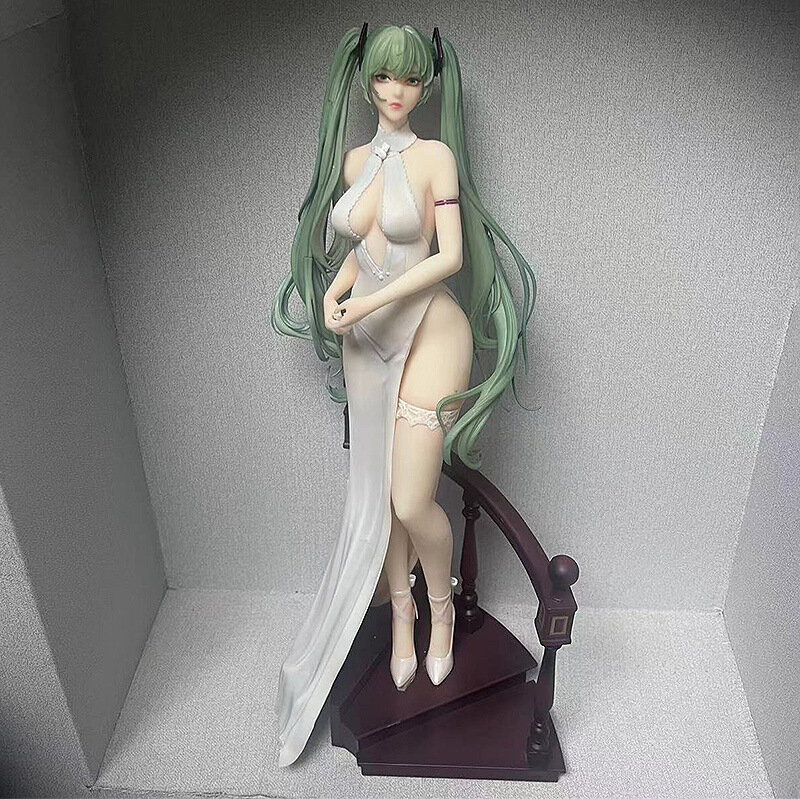 Статуэтка Хацунэ Мику, принцессы с зелеными волосами, из аниме-сериала, изображающая сцену на лестнице, в коробке.