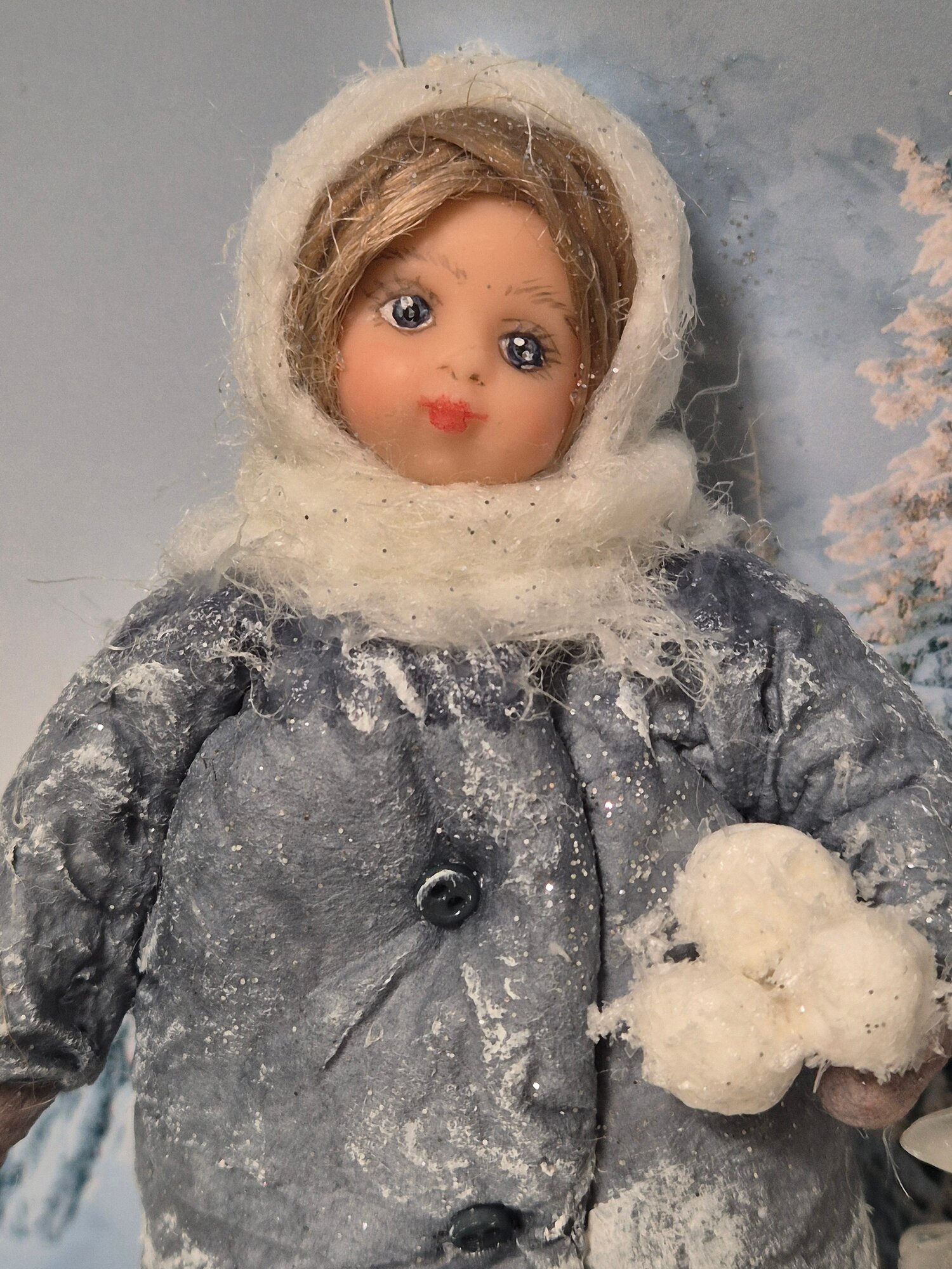 Ёлочная игрушка Affavatta, "Девочка со снежками", 12см, ручная роспись