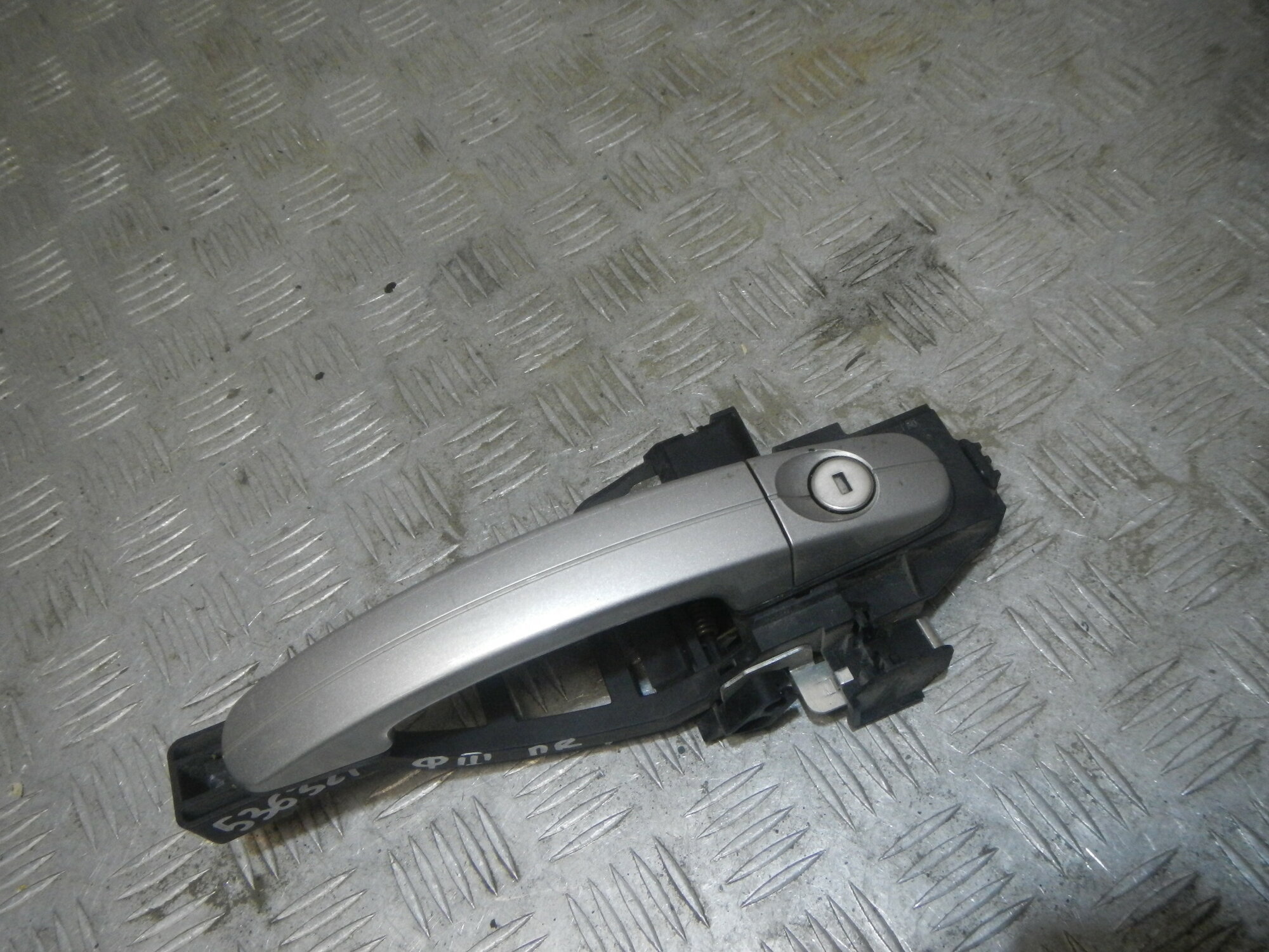 Б/У Ручка двери передней правой (наружняя), Ford (Форд)-FOCUS 3 (11-19) FORD FOCUS 3 (11-19) в сборе, правый руль Потерто...