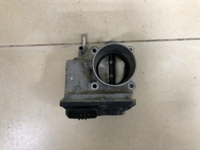 Заслонка дроссельная электрическая Toyota Auris E150 2006-2012 кат.номер: 2203037010
